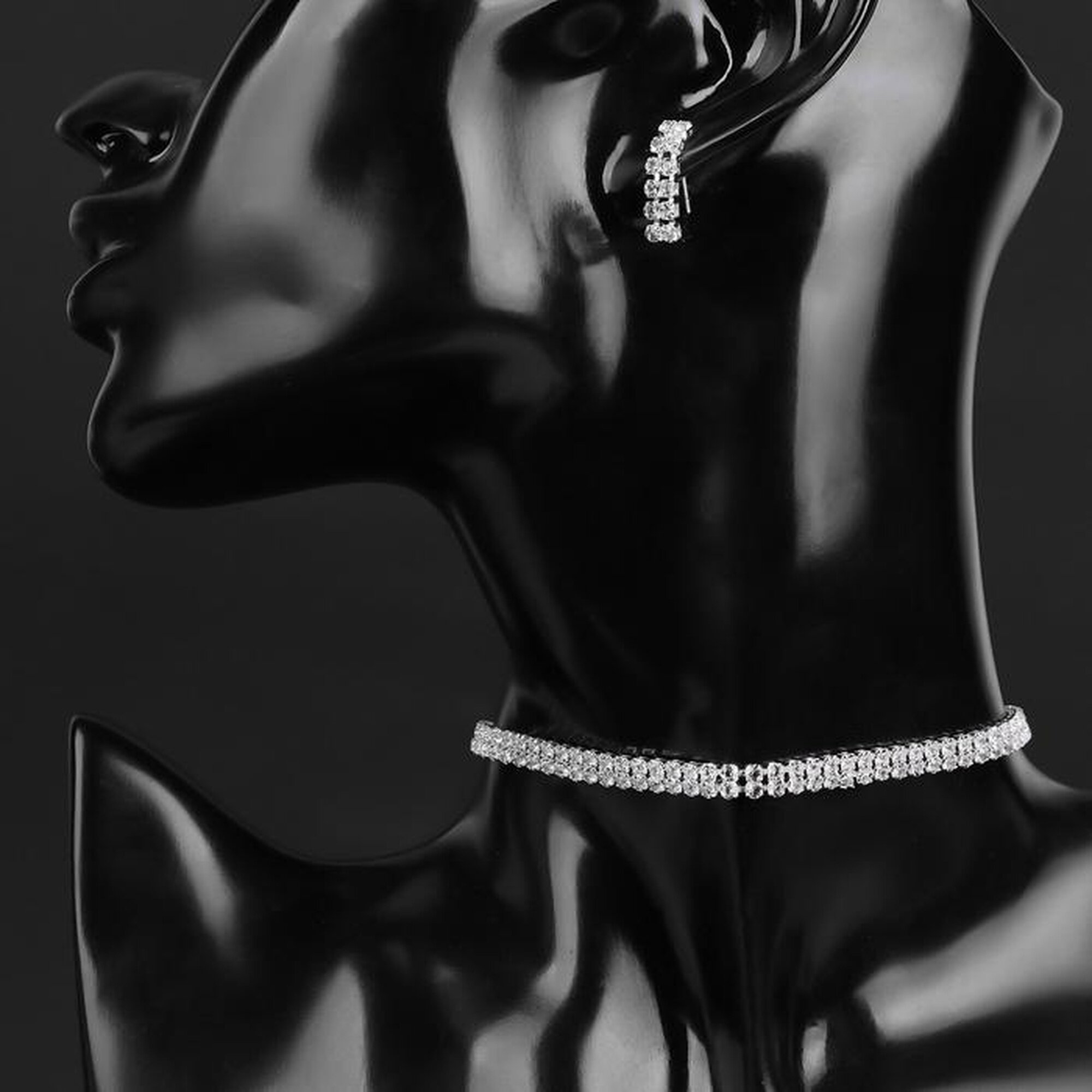 Комплект бижутерии: серьги, чокер