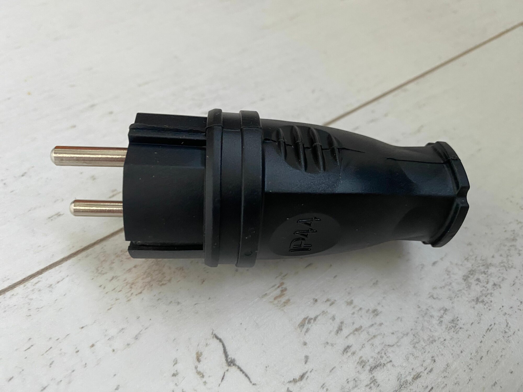 Вилка с заземлением, уличная, влагозащищенная ip44, 16А/3500Вт.