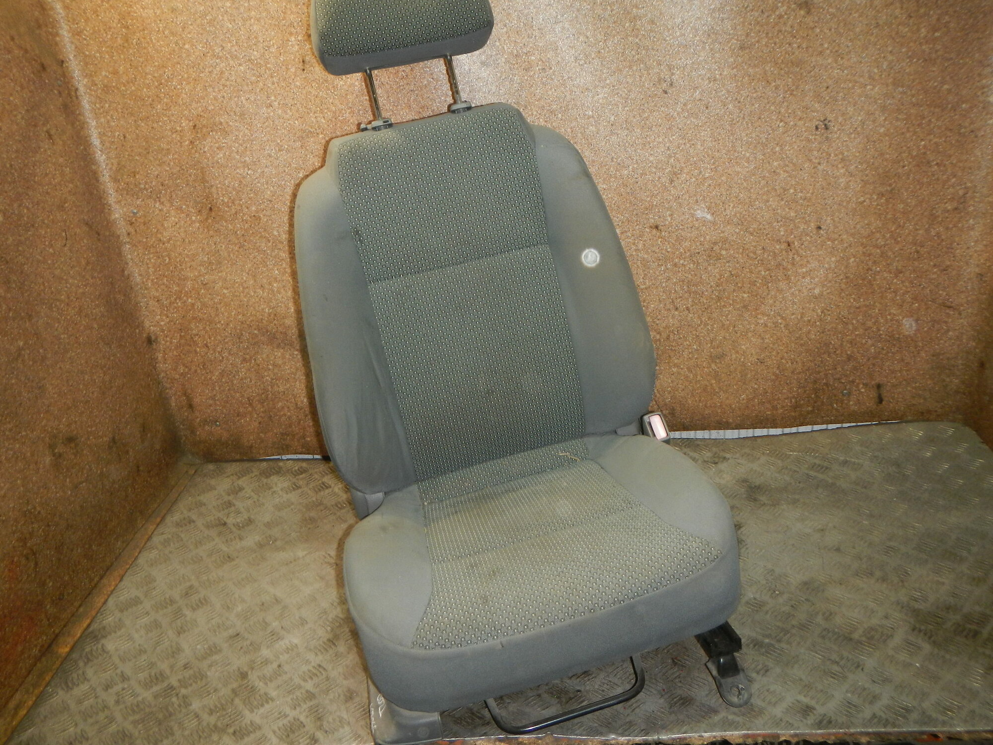 Б/У Сиденье переднее правое, Chevrolet (Шевроле)-AVEO T200 (03-08) CHEVROLET AVEO T200 (03-08) Грязное. 530834 GENERAL M...