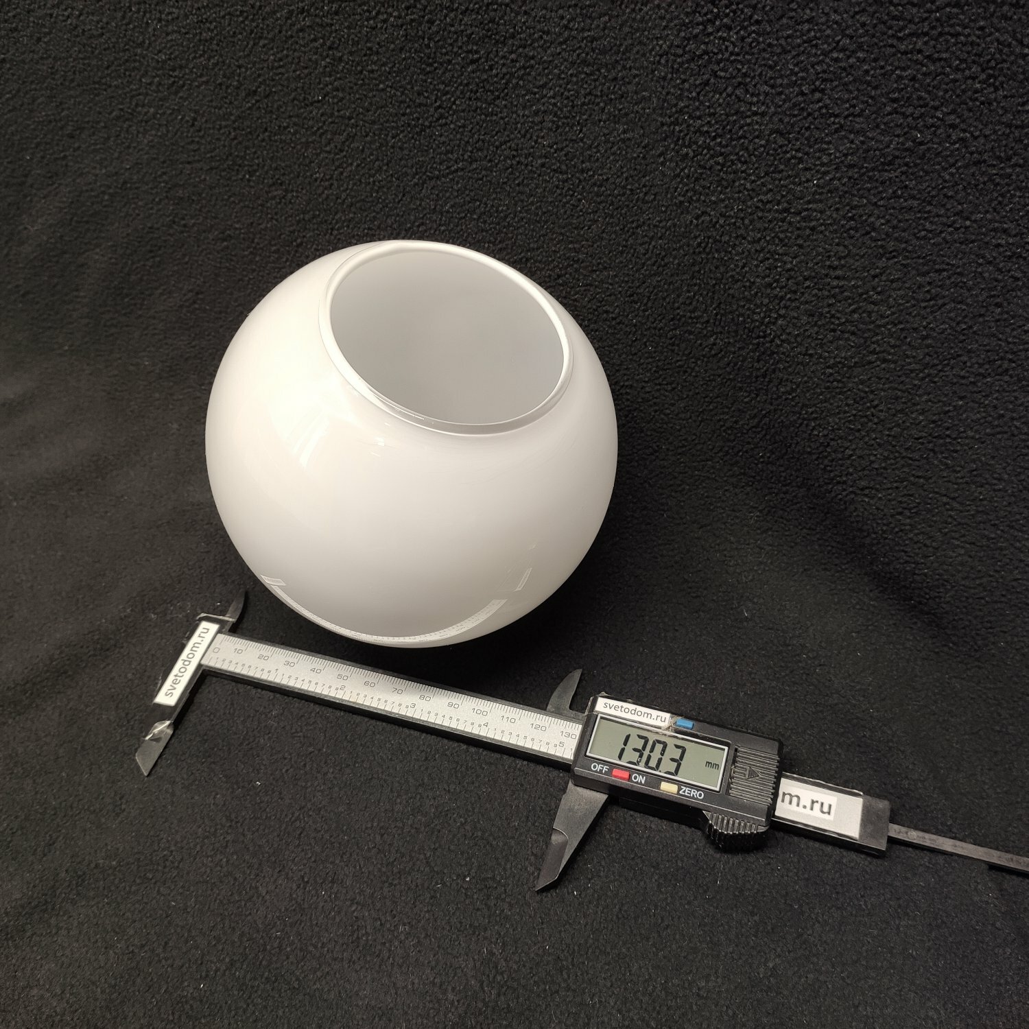 Плафон стекло глазурированное белое шар 130мм (68мм посадка) Colosseo 130-68