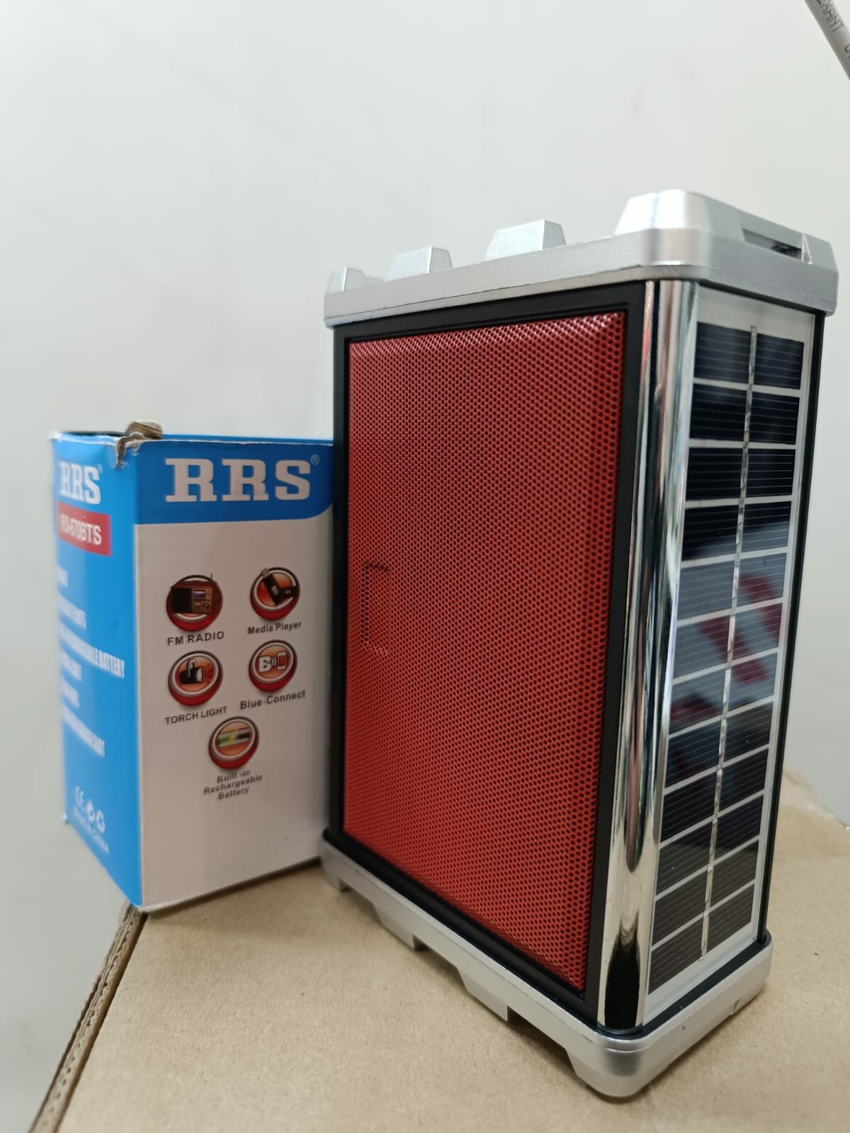 Радиоприемник PRS RS-669BTS, красный, FM/BLUETOOH/USB, фонарь, солнечная батарея