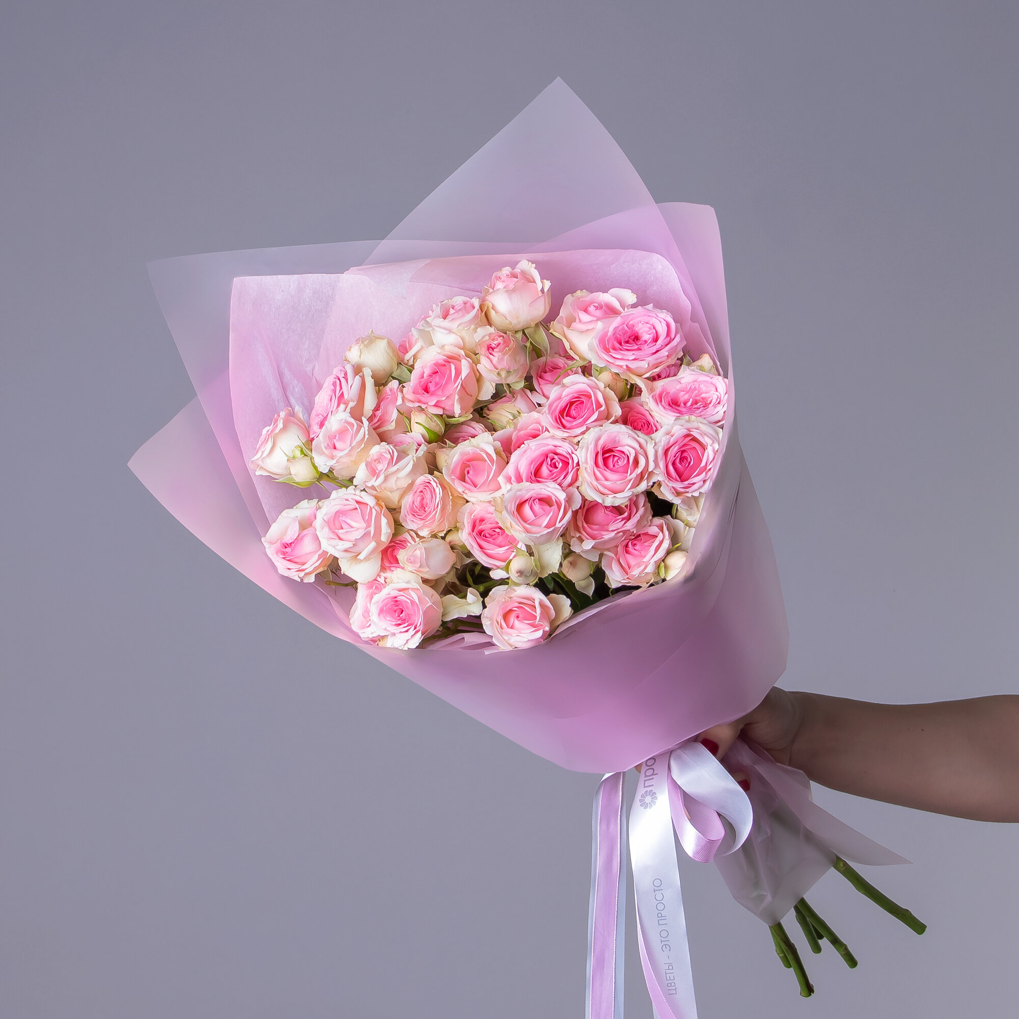 Букет Роза кустовая "Динара" 7 шт Высота 60 см в коробке и аквабоксе от "Простоцветы"