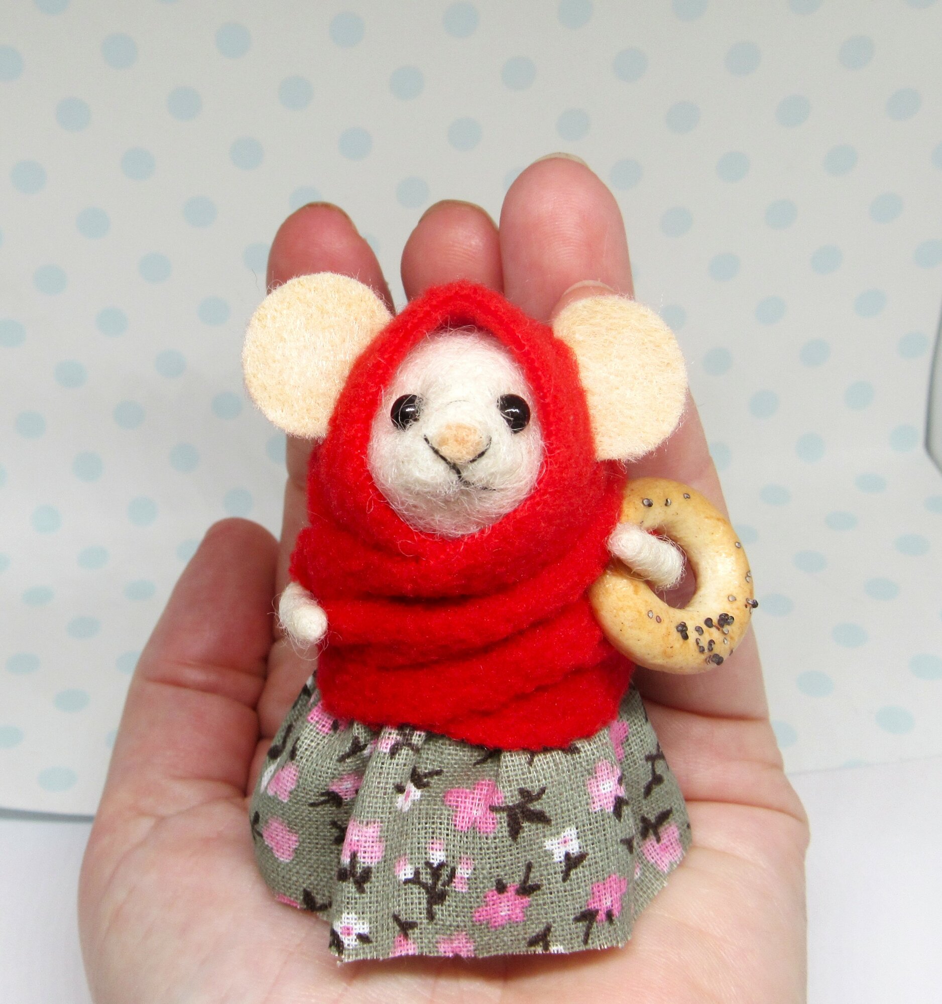 Сувенир. Мышка в юбке с сушкой. Ручная работа.