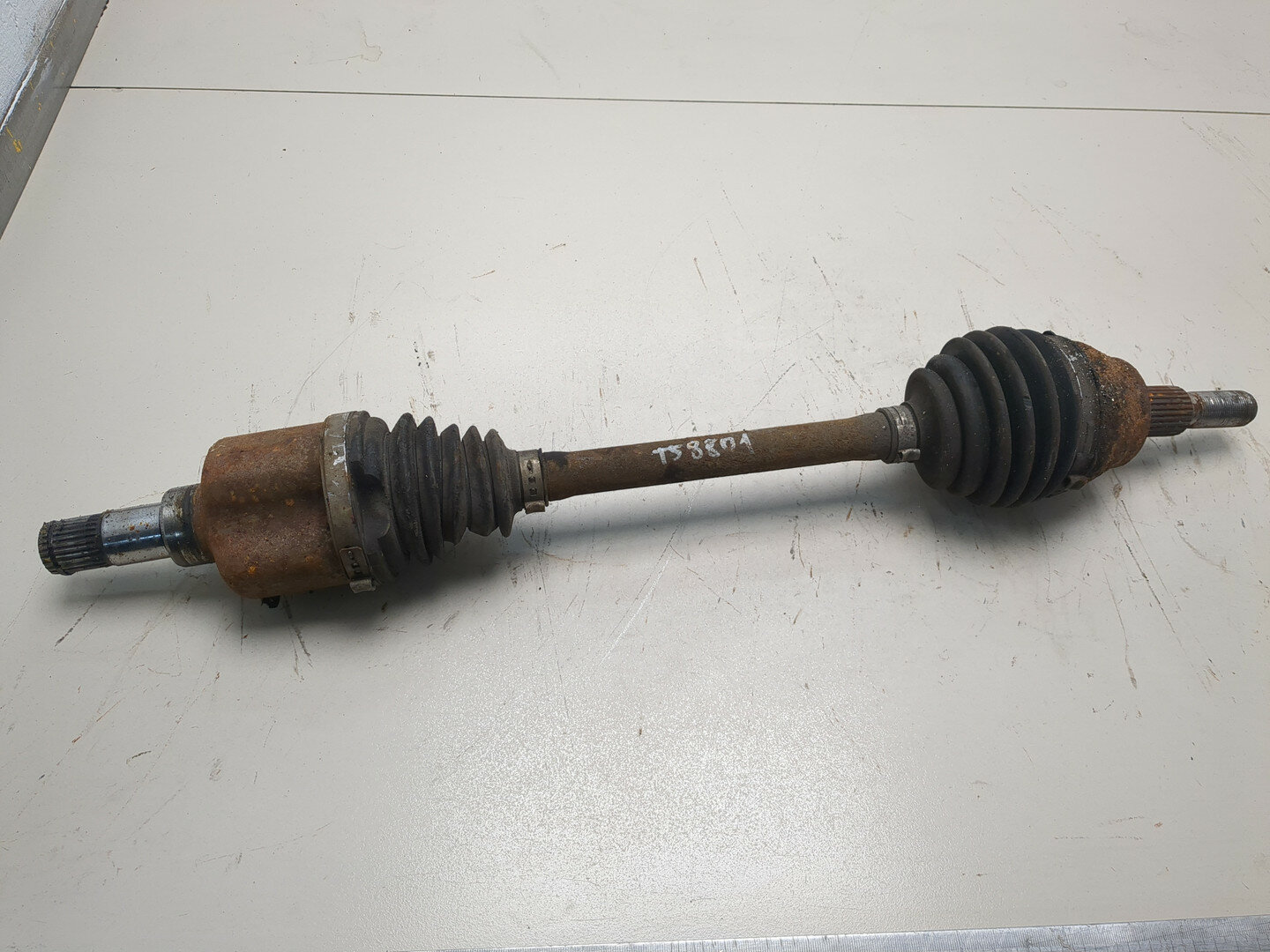 Полуось (вал, шрус) левая передняя Ford Focus 3 Б/У