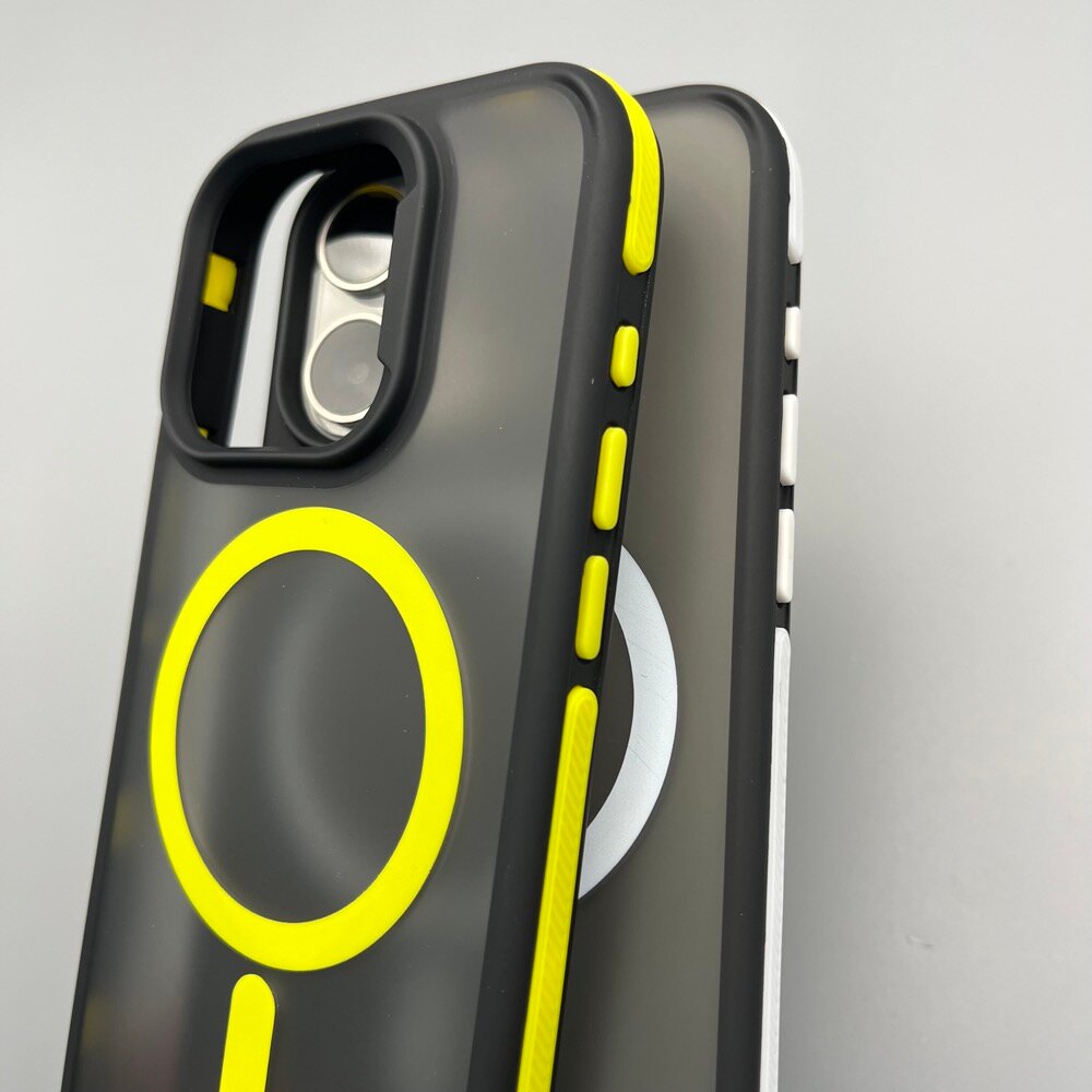 Чехол Neon Lines для Apple iPhone 16 (айфон 16) противоударный, черно-салатовый