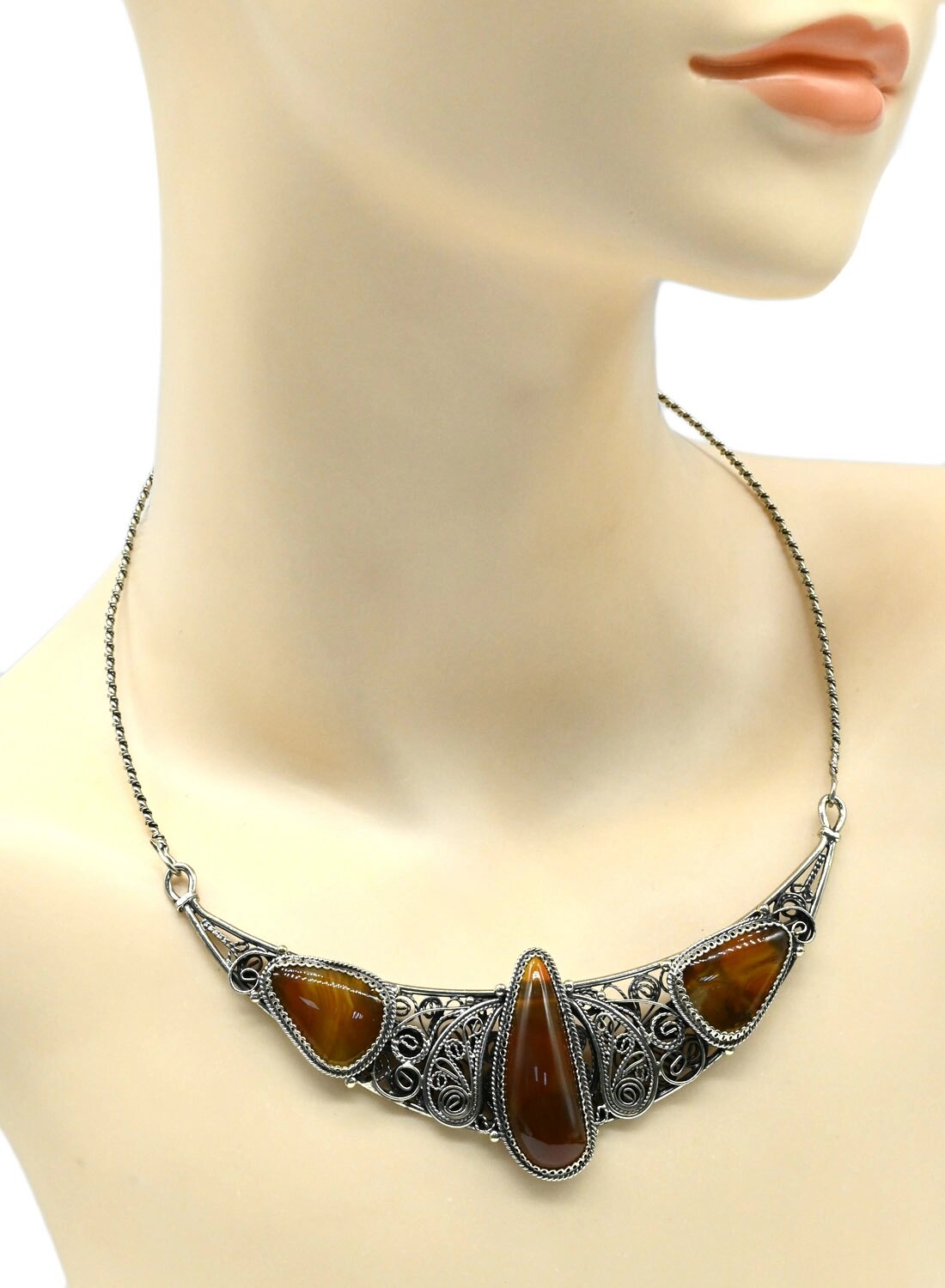 Колье, сердолик