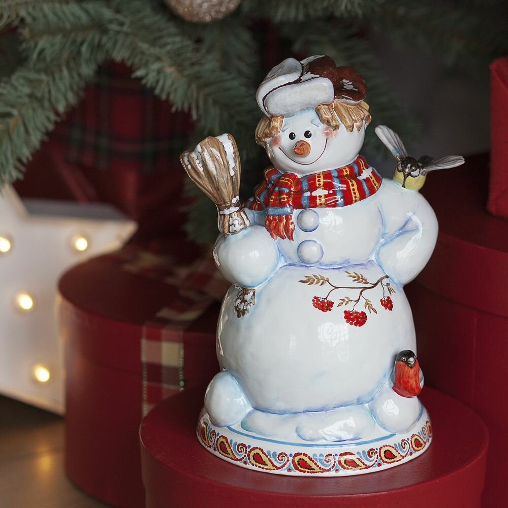 Снеговик с метлой