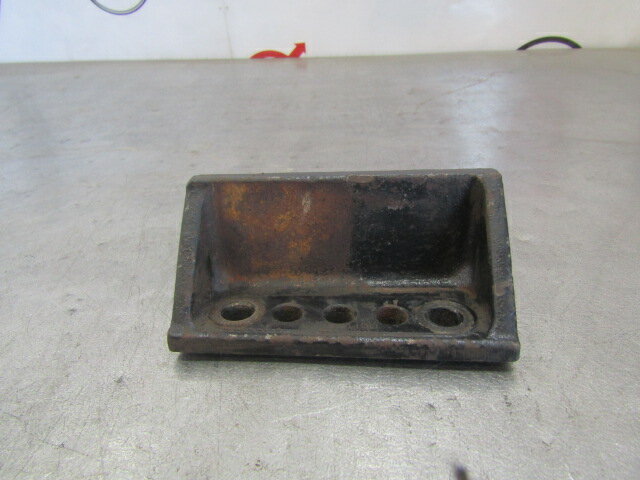 Кронштейн траверсы КПП левый SHACMAN