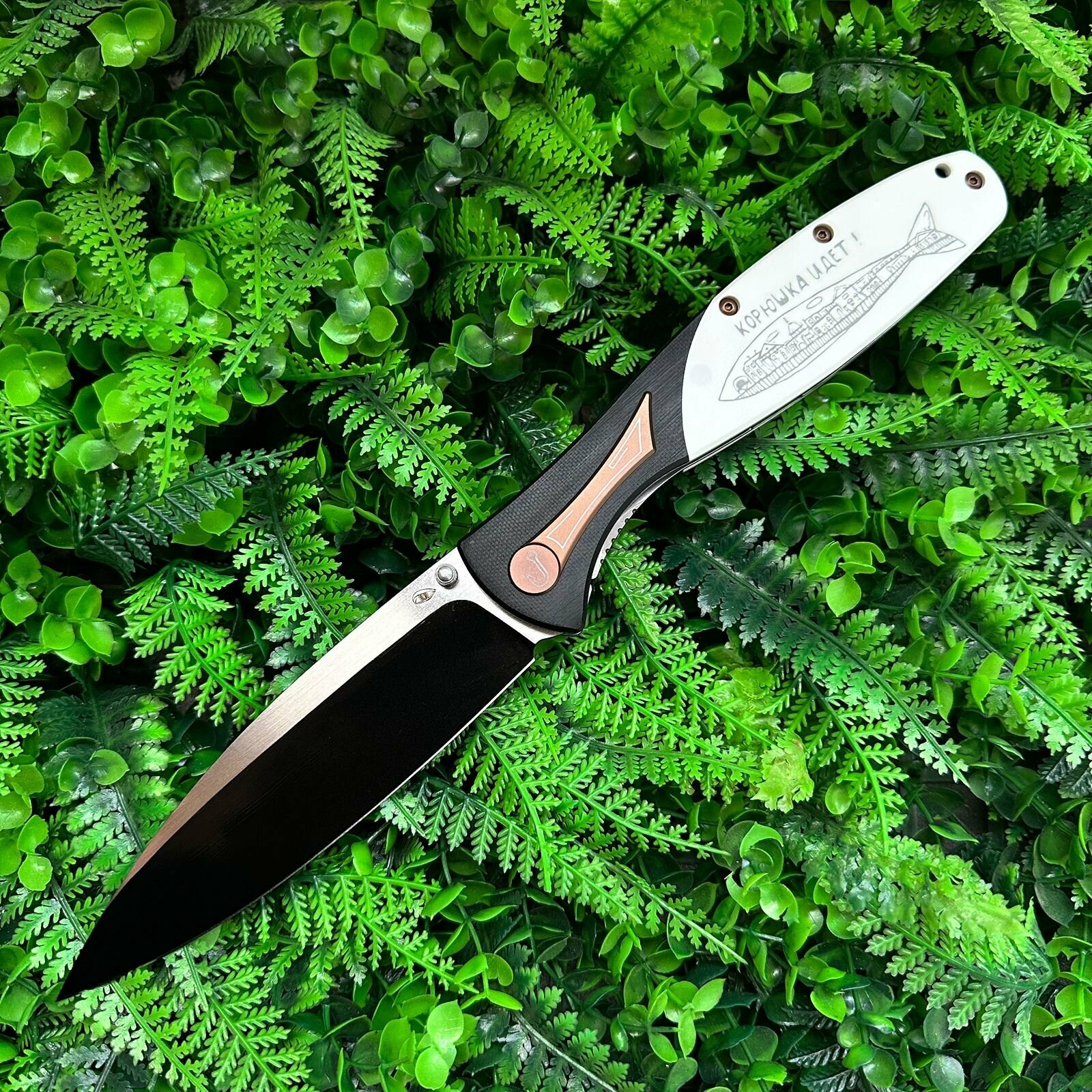 Складной нож Reptilian Корюшка 03-1 сталь VG10, белый G-10 вес 224 грамма