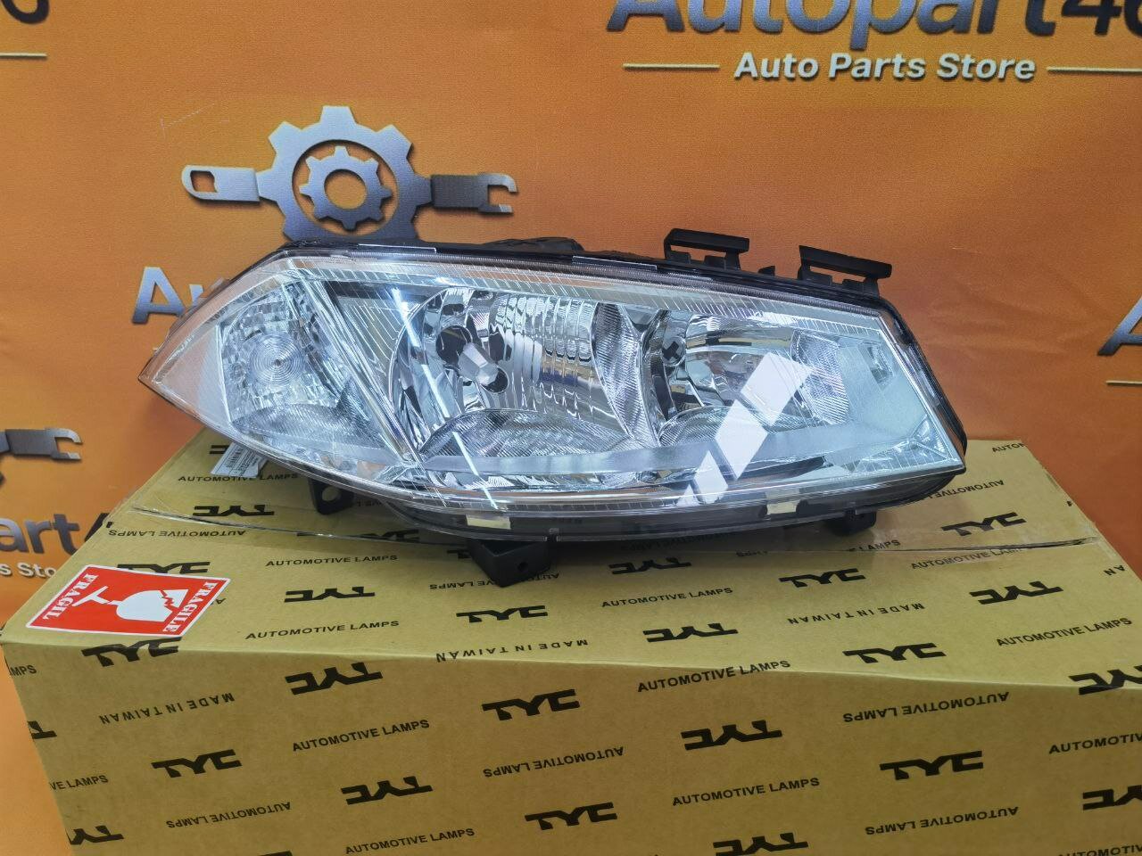Фара правая Рено Меган 2 RENAULT MEGANE II TYC отличное качество c2002 по 2005 год