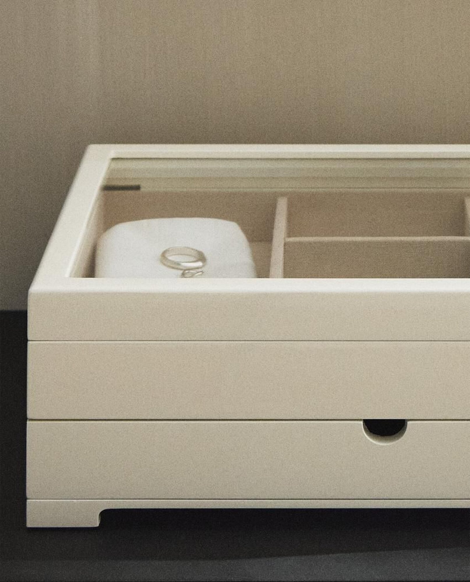 Шкатулка ZARA HOME 6157/452 - лакированная, с крышкой, 15 x 36 x 28 см, цвет белый