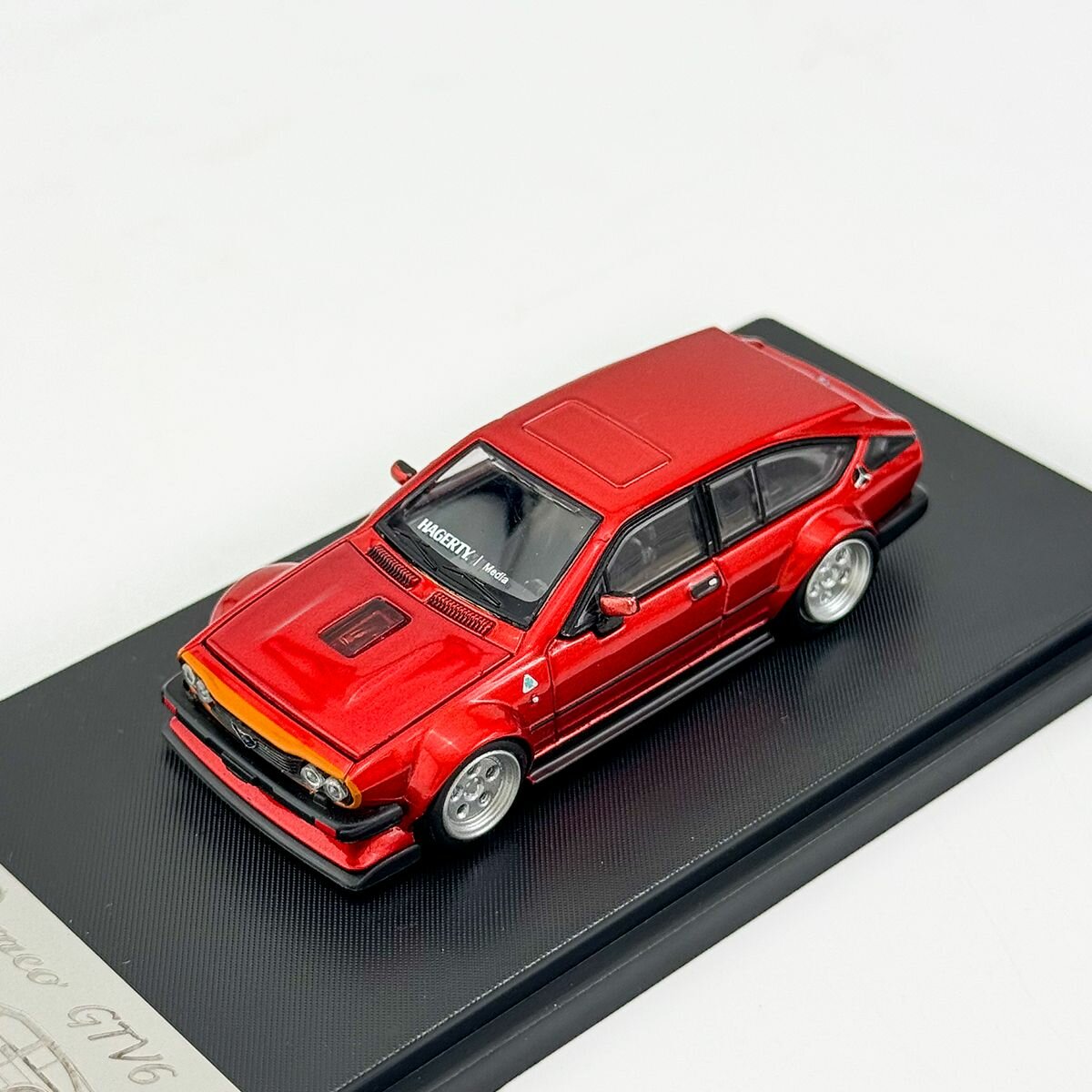 RM 1:64 Alfa Romeo gtv6 Легковая модель автомобиля