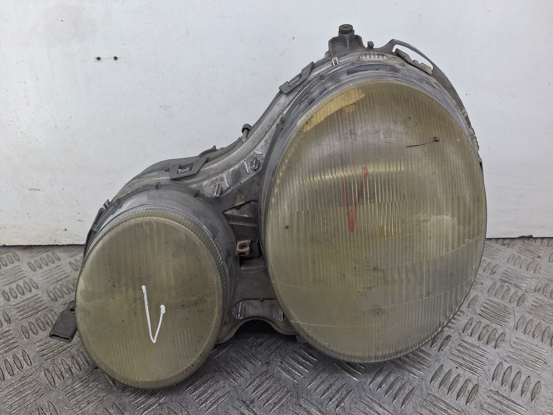 Фара левая Mercedes-Benz E W210 (1995 - 1999)