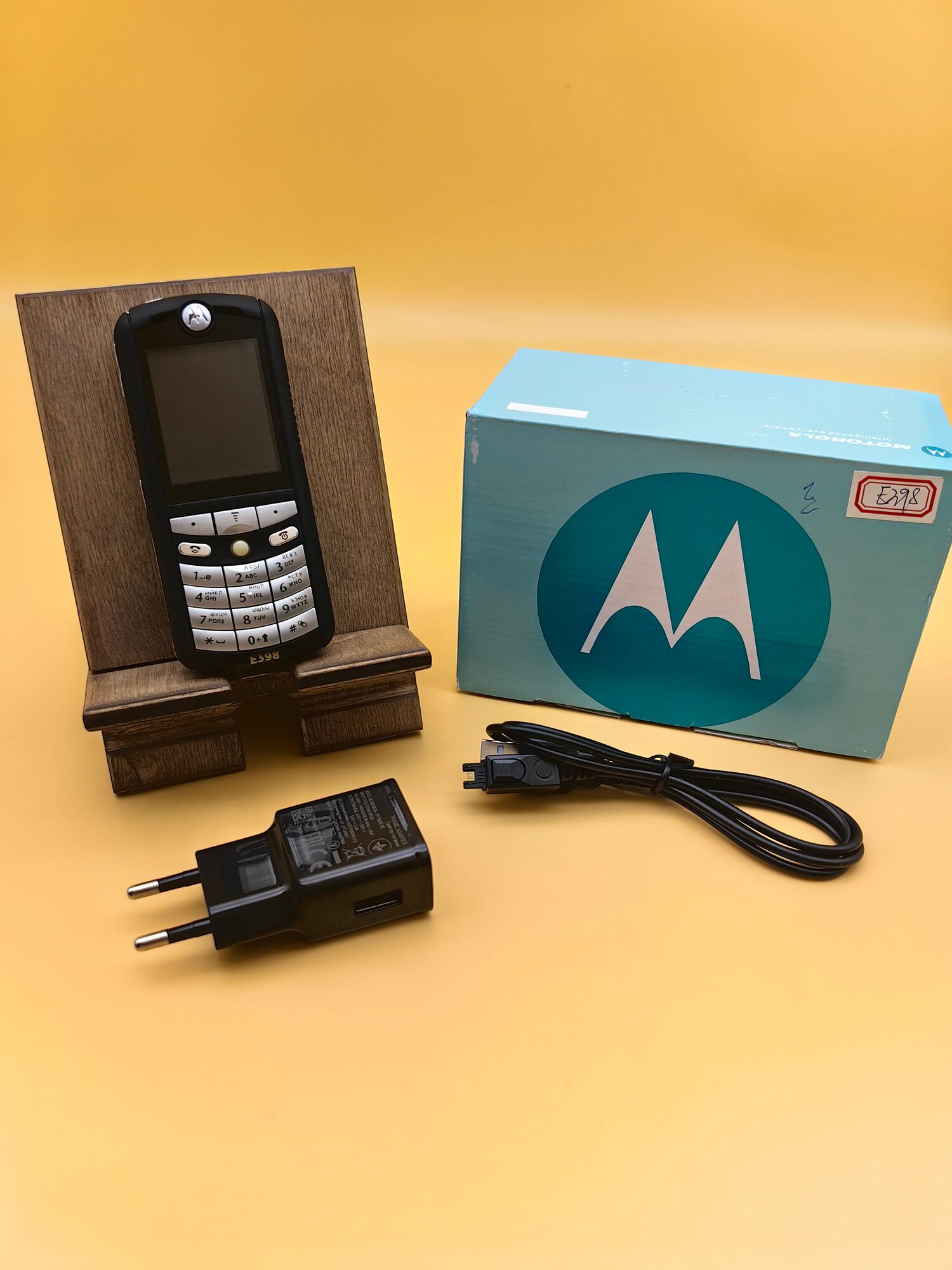 Мобильный кнопочный телефон Motorola E398, Черный
