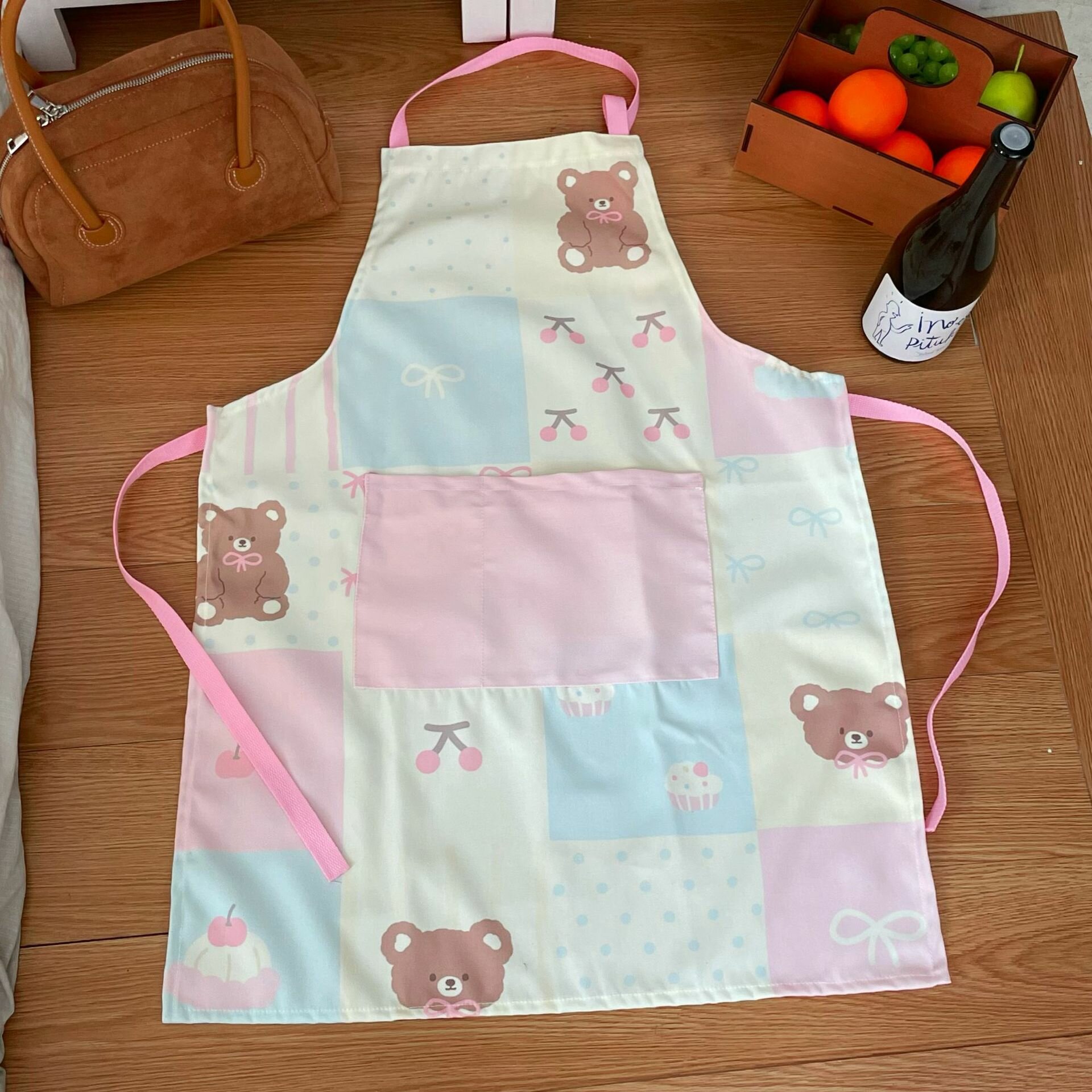 Фартук "Вишневый мишка", водонепроницаемый, грязезащитный, дизайн на ремешке