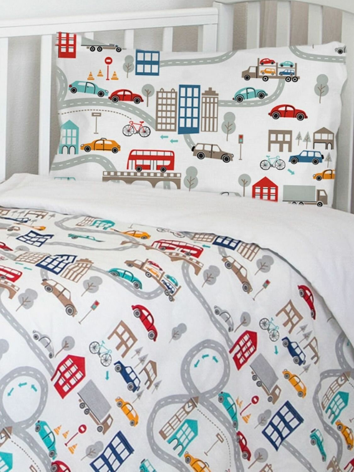 Постельное белье детское в кроватку для новорожденного бязь хлопок 100%. Простыня на резинке 60х120 см "Машинки"