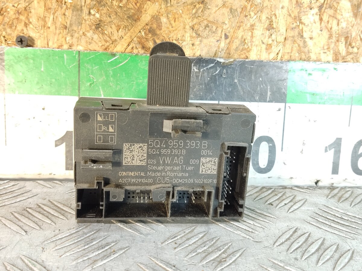 Блок управления двери SKODA Octavia 2013-2020 5Q4959393B