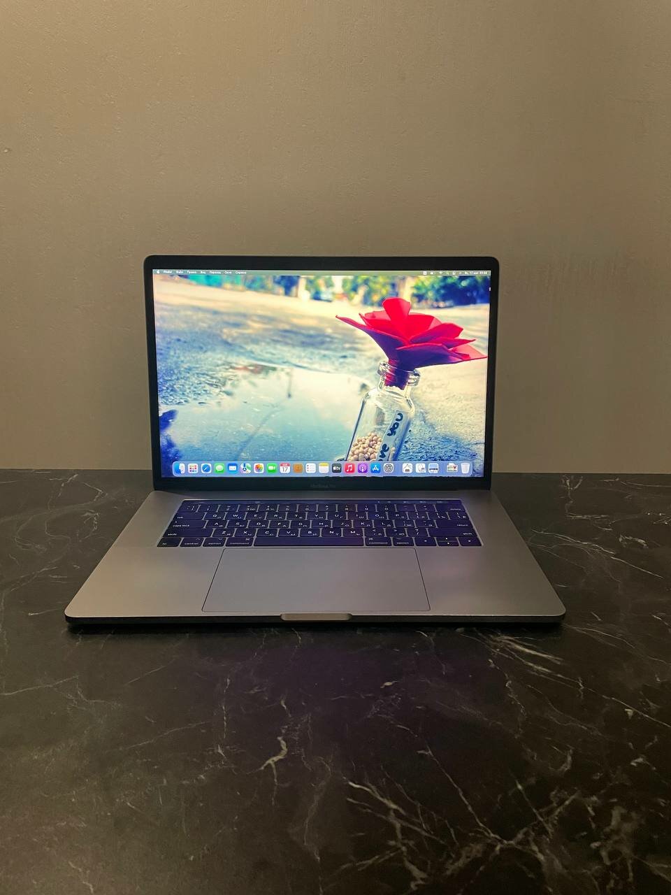 15.4" Ноутбук Apple MacBook Pro 2017, Intel Core i7 2.8 ГГц, RAM 16 ГБ, SSD 256 ГБ, AMD Radeon Pro 555/ HD Graphics 630