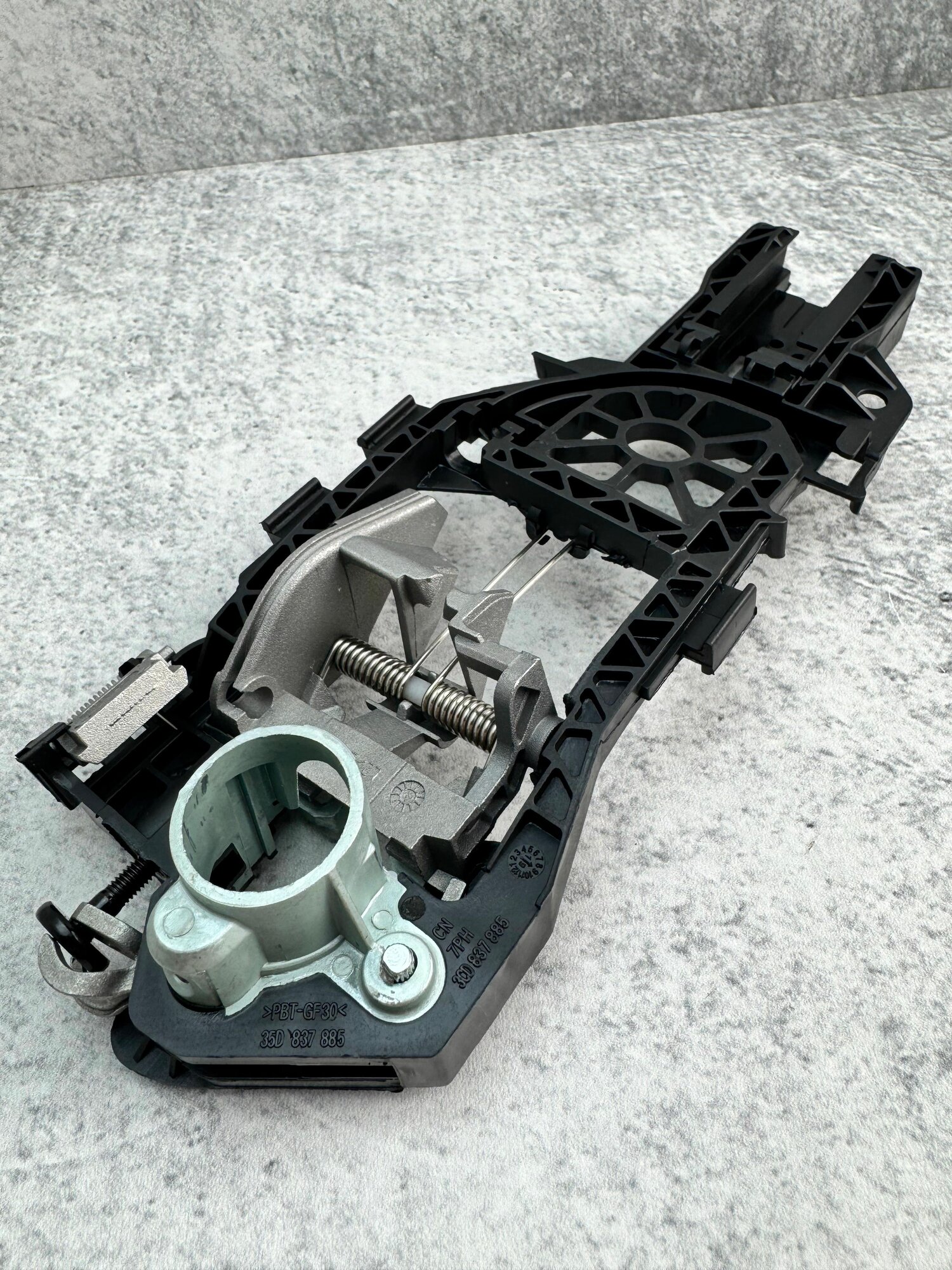 Кронштейн ручки двери передний левой для Volkswagen Passat B6 B7 3C0837885H