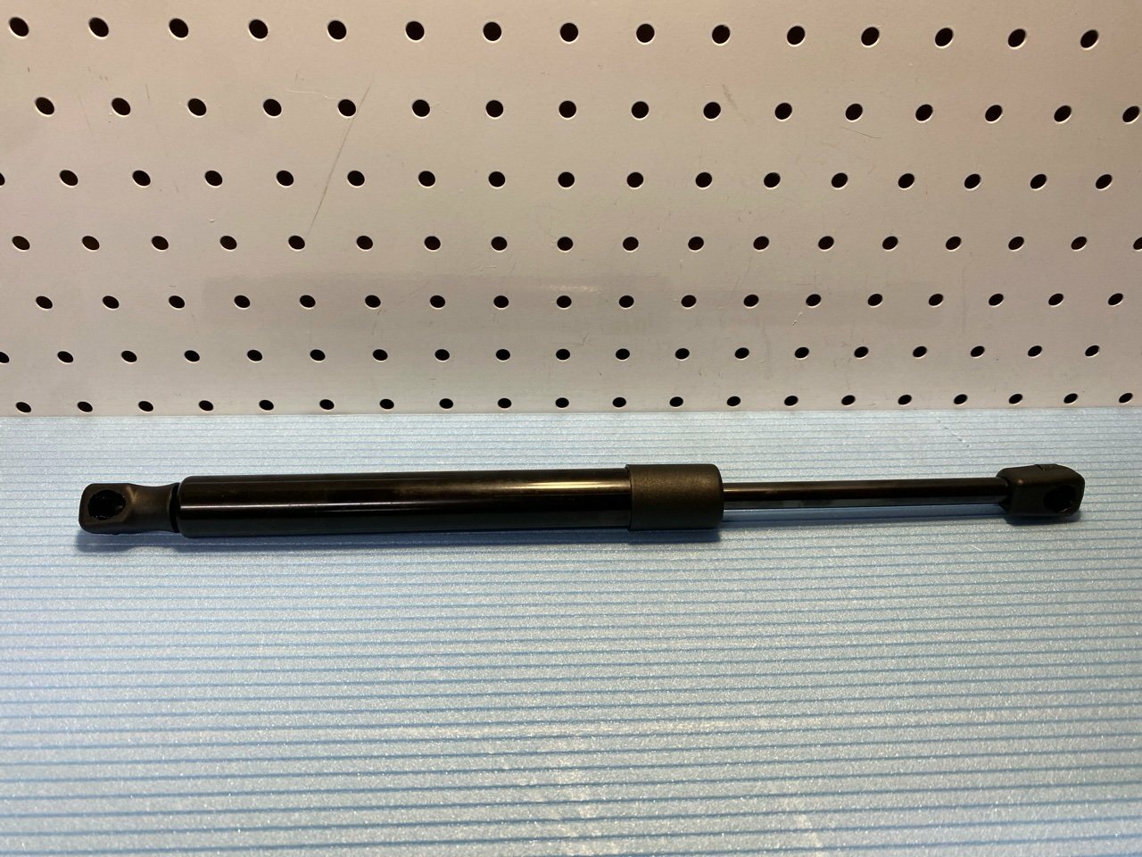 Амортизатор капота (передней панели) для ДАФ ХФ95 ХФ105 (DAF)