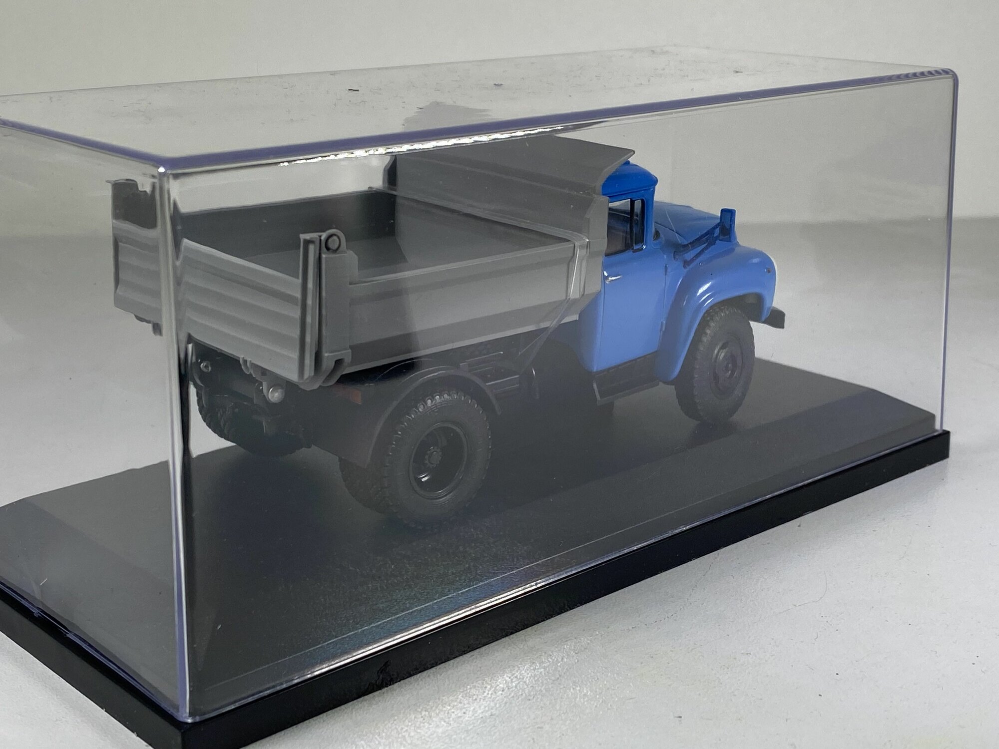 Модель коллекционная автомобиля ММЗ 4502 поздний / масштаб 1:43.