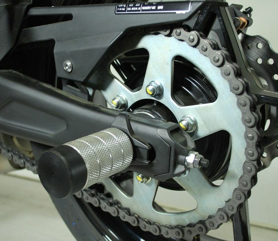 Пеги в ось заднего колеса KAWASAKI Ninja 650, Z650 17- CRAZY IRON
