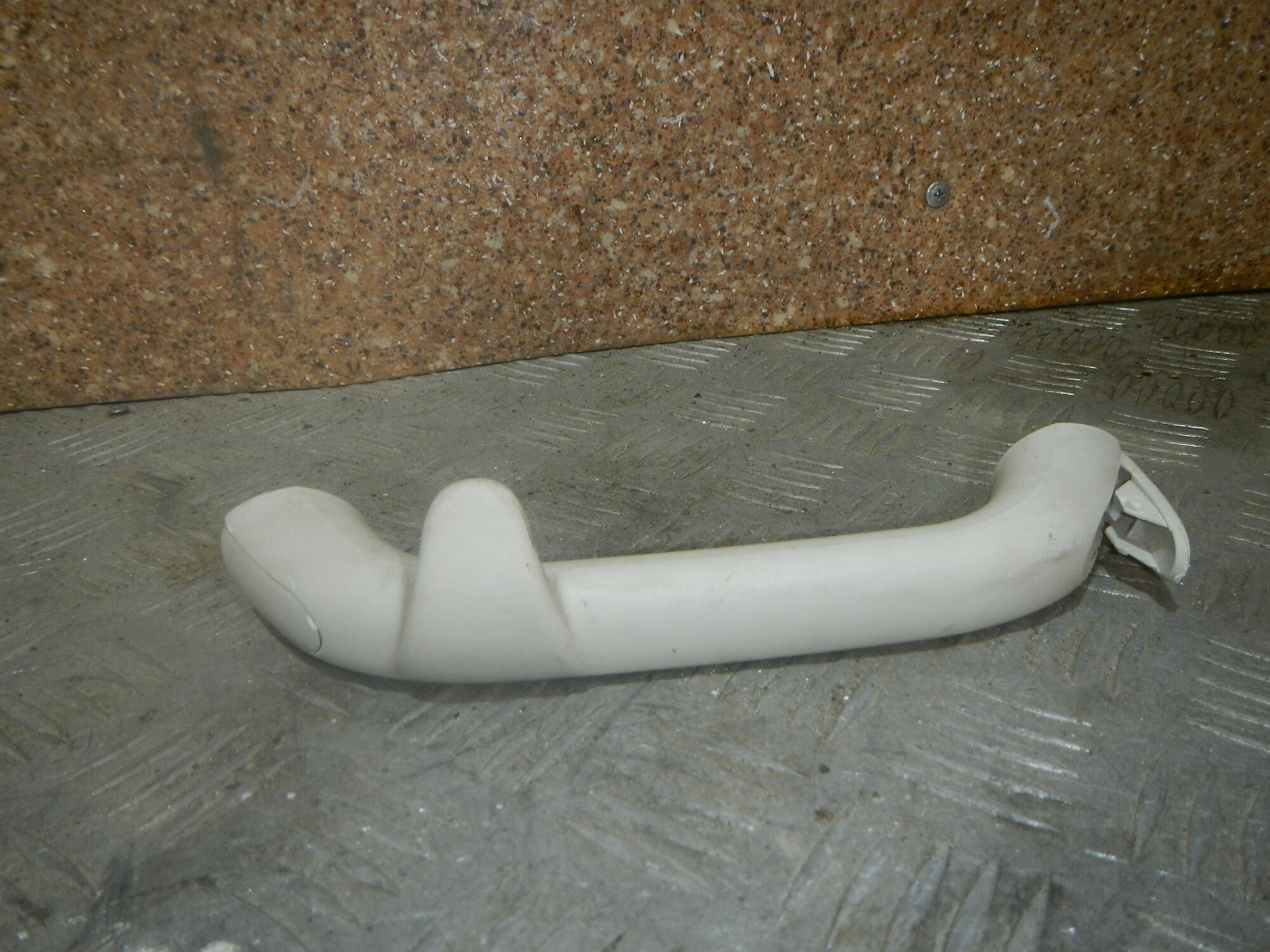 Б/У Ручка внутренняя потолочная, Dodge (Додж)-CALIBER (06-13) DODGE CALIBER (06-13) Задняя левая. Царапины. 598584 CHRYSL...