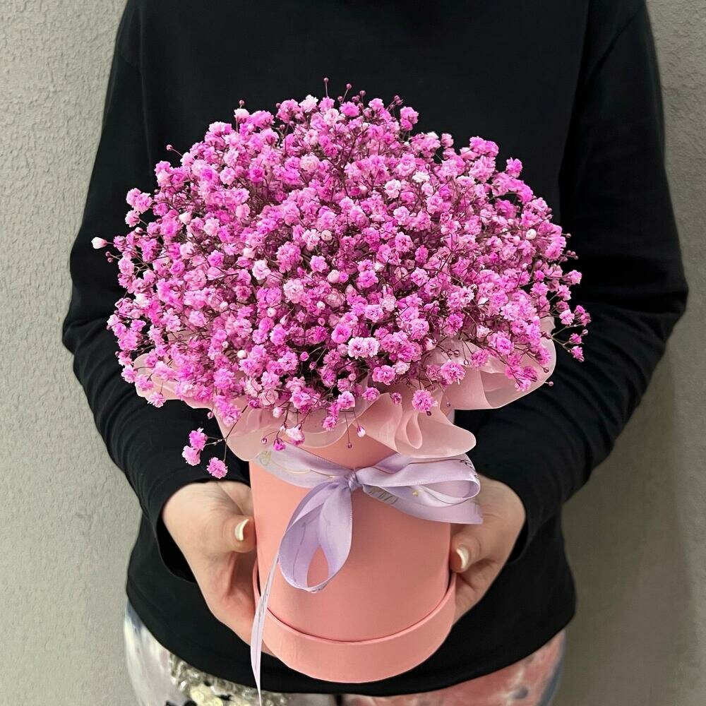 Композиция из розовой гипсофилы в коробке с бантом - Plaza Flowers