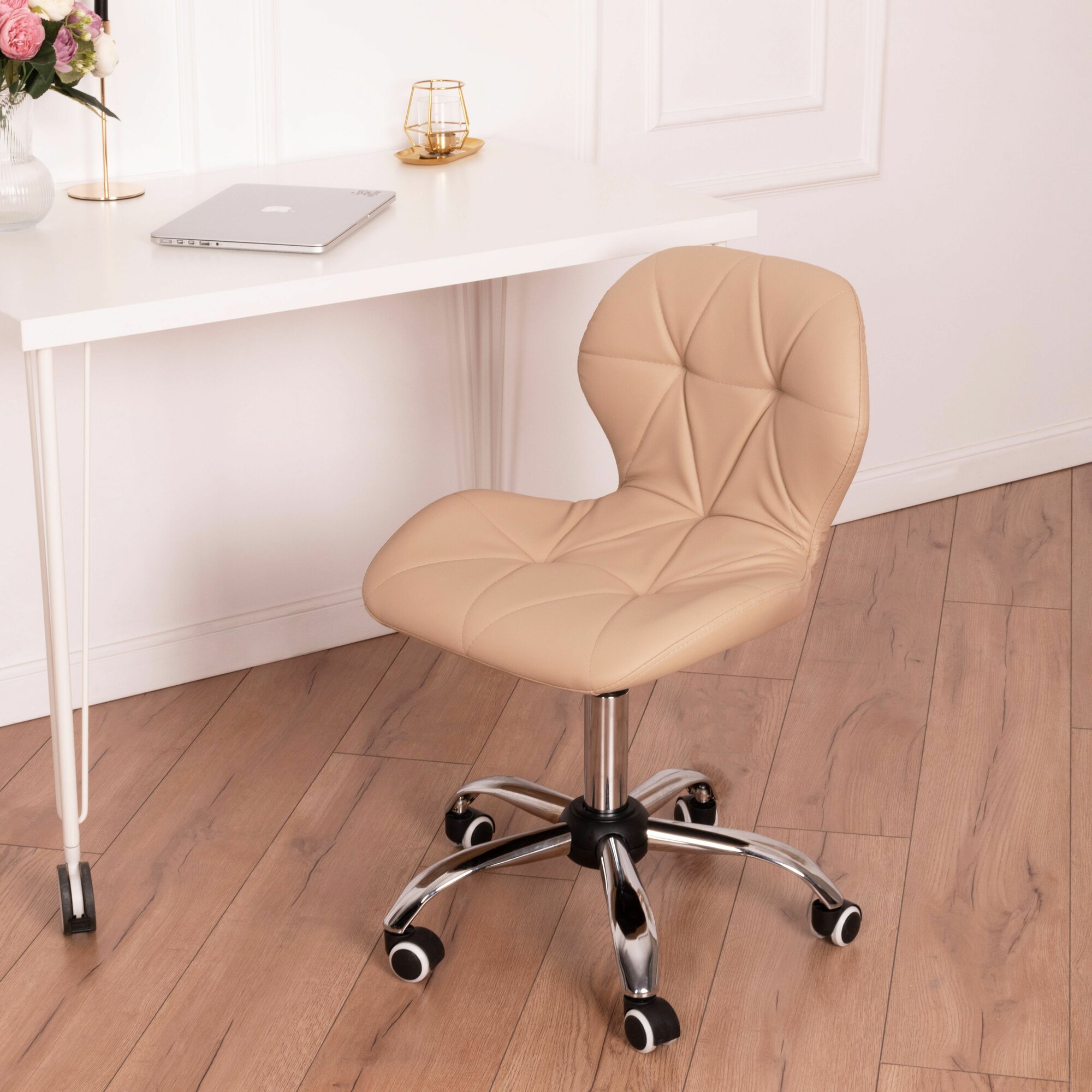 Стул мастера для салона красоты, со спинкой Cosmotec Ракушка, на колесах, Пудра