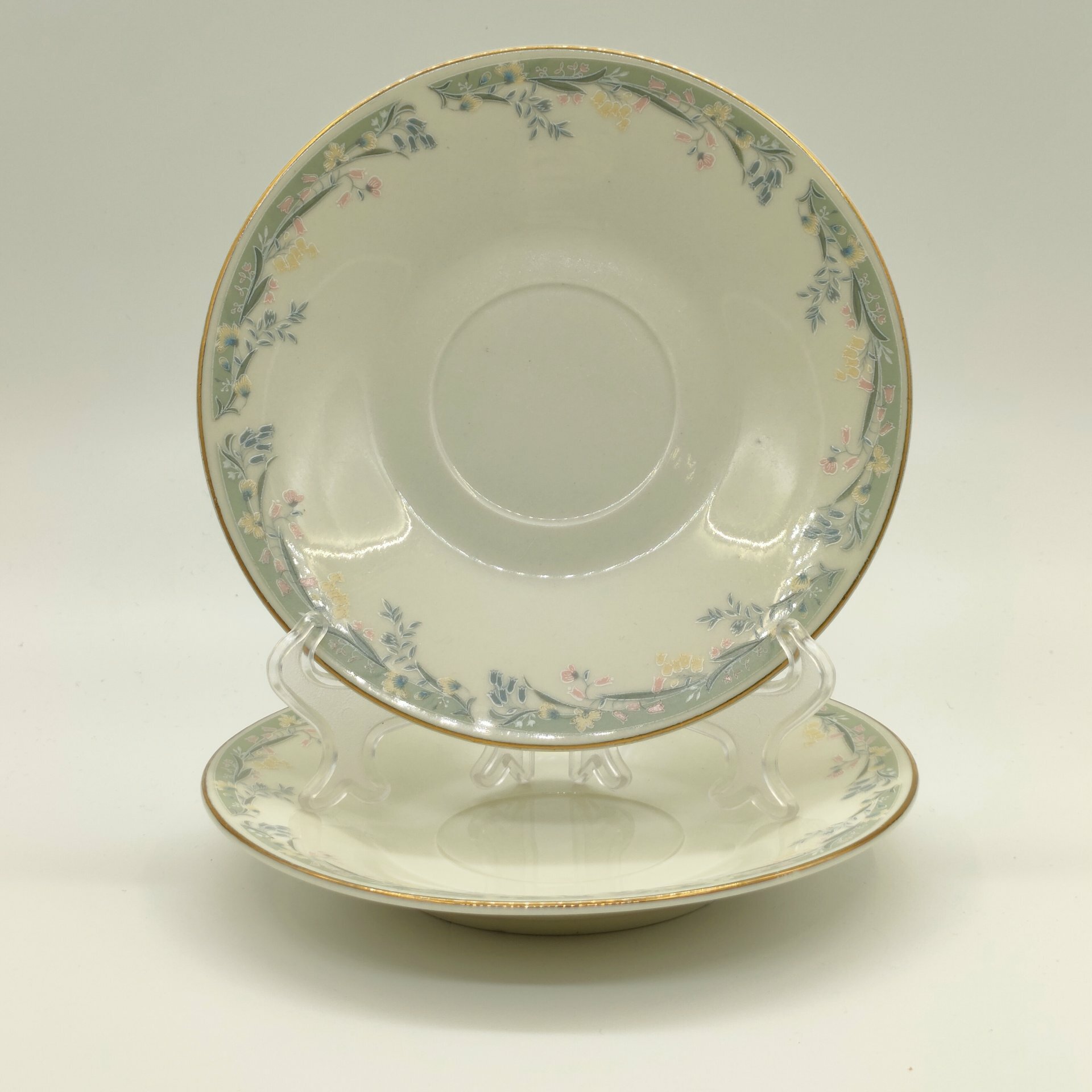 Пара блюдец с цветочным декором, Budlet, фарфор, деколь, золочение, Китай, 1980-2000 гг.