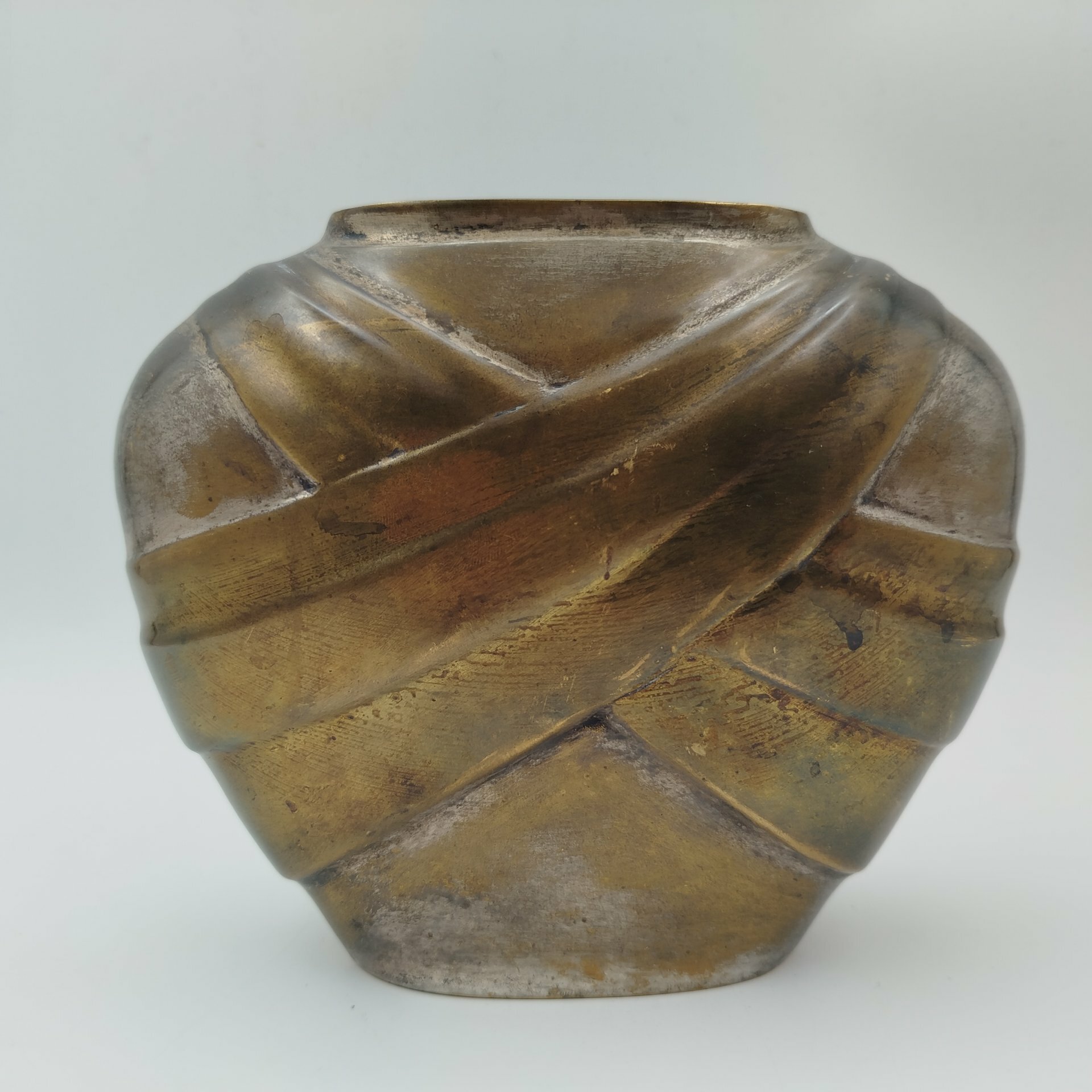 Ваза в стиле ар-деко, металл, литье, формовка, Европа, 1970-1990 гг.
