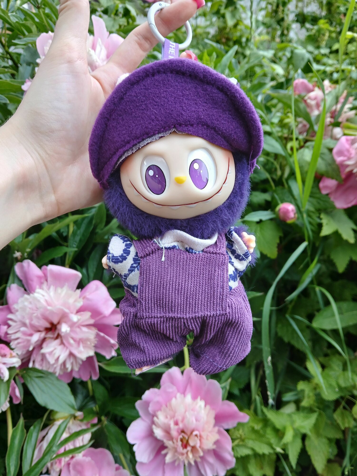 Мягкая игрушка брелок лабубу LABUBU В одежде фиолетовый