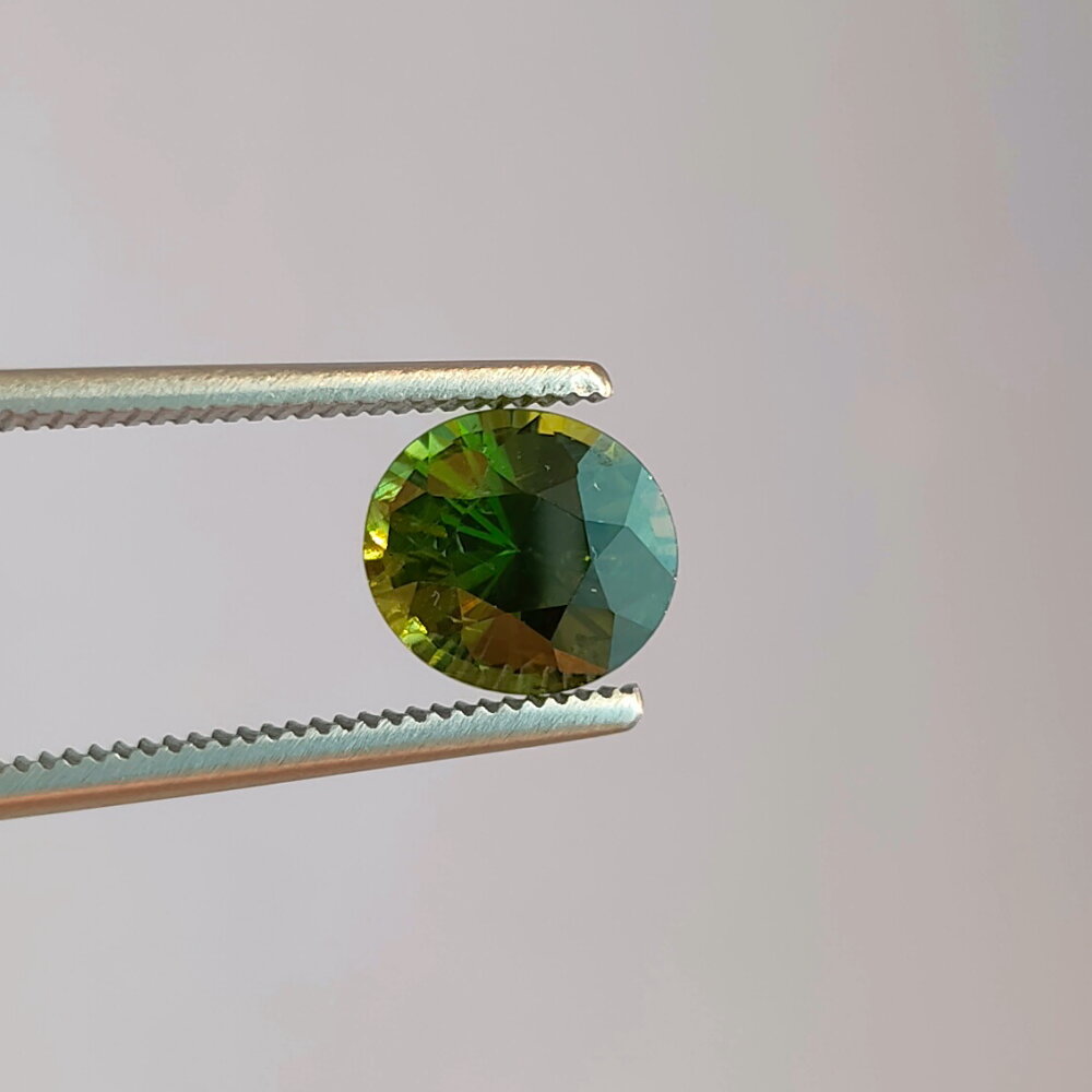 Зеленый ограненный циркон, 2.31 карат "True Stones"