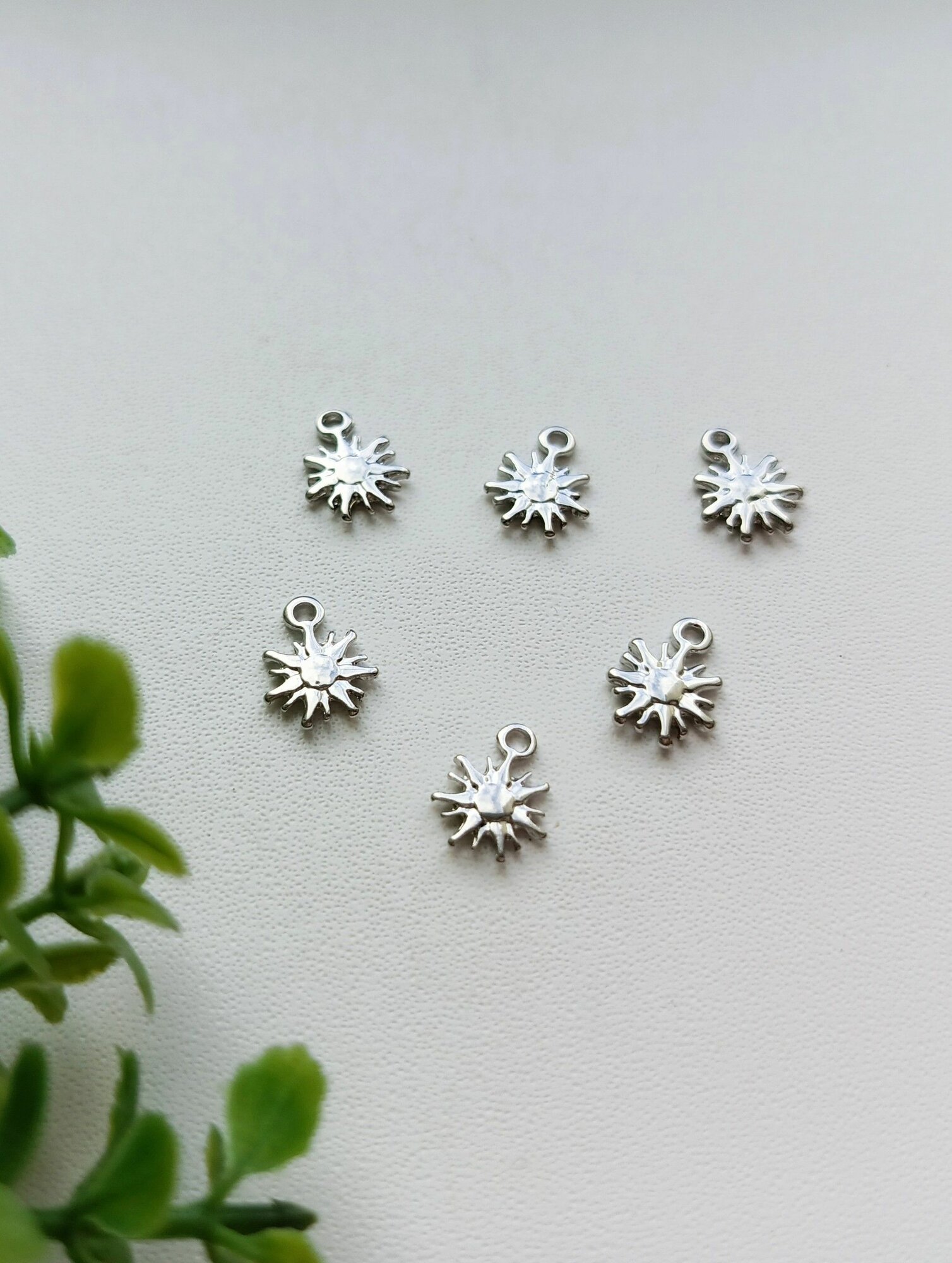 Подвеска Солнце мини 7 мм (6 шт.). Латунь, родий. Корейская фурнитура для бижутерии, украшений