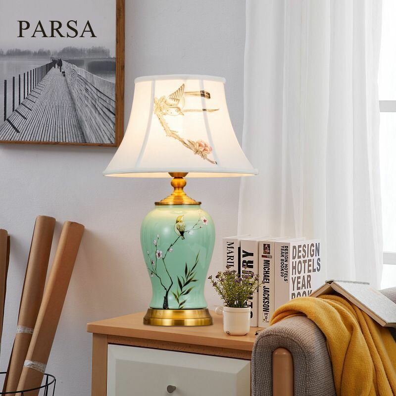 Современная домашняя гостиная и спальня с керамическими лампами