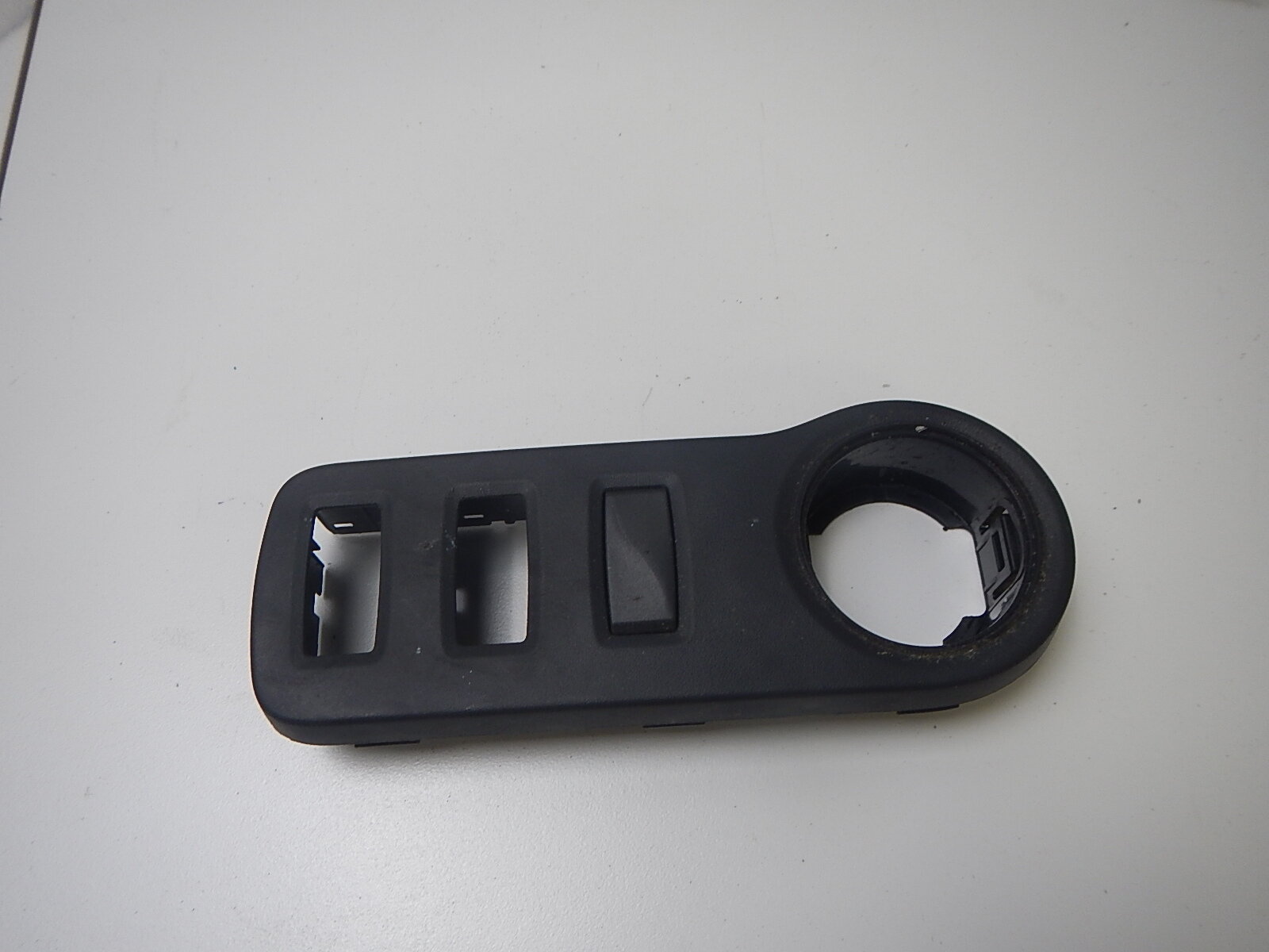 Б/У Накладка декоративная, Nissan (Ниссан)-TERRANO (13-) NISSAN TERRANO (13-) Потертости. 621199 NISSAN арт. 251635247R