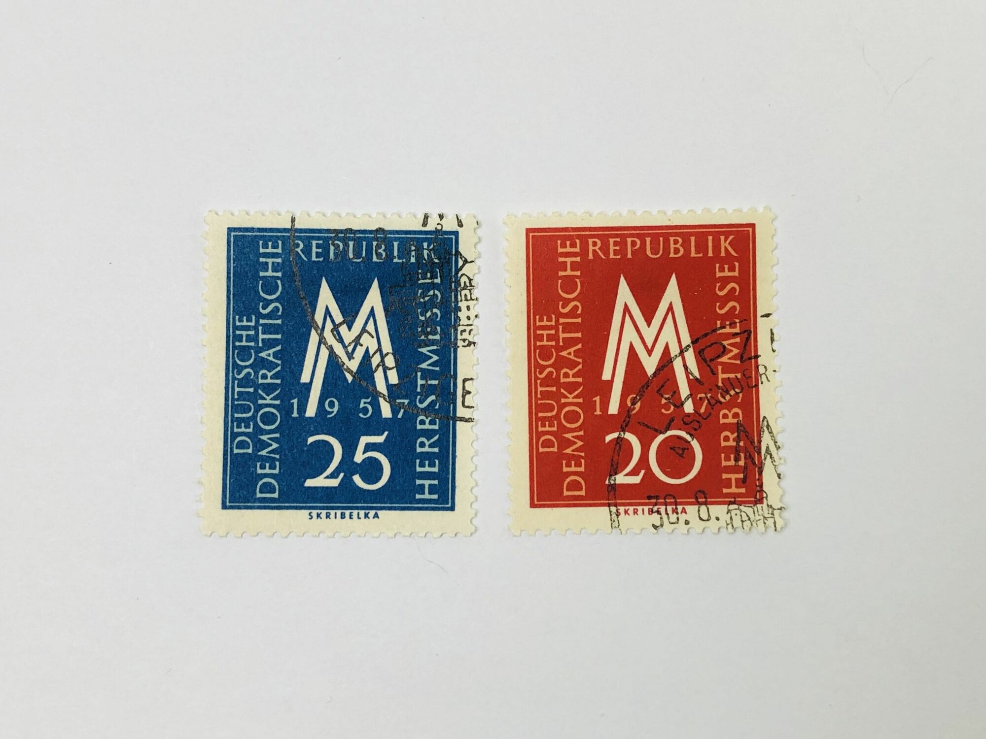 Почтовые марки Лейпцигская осенняя ярмарка. Эмблема ярмарки. Полная серия. Германия (ГДР). 1957. Михель: DD 596-597. Гашен