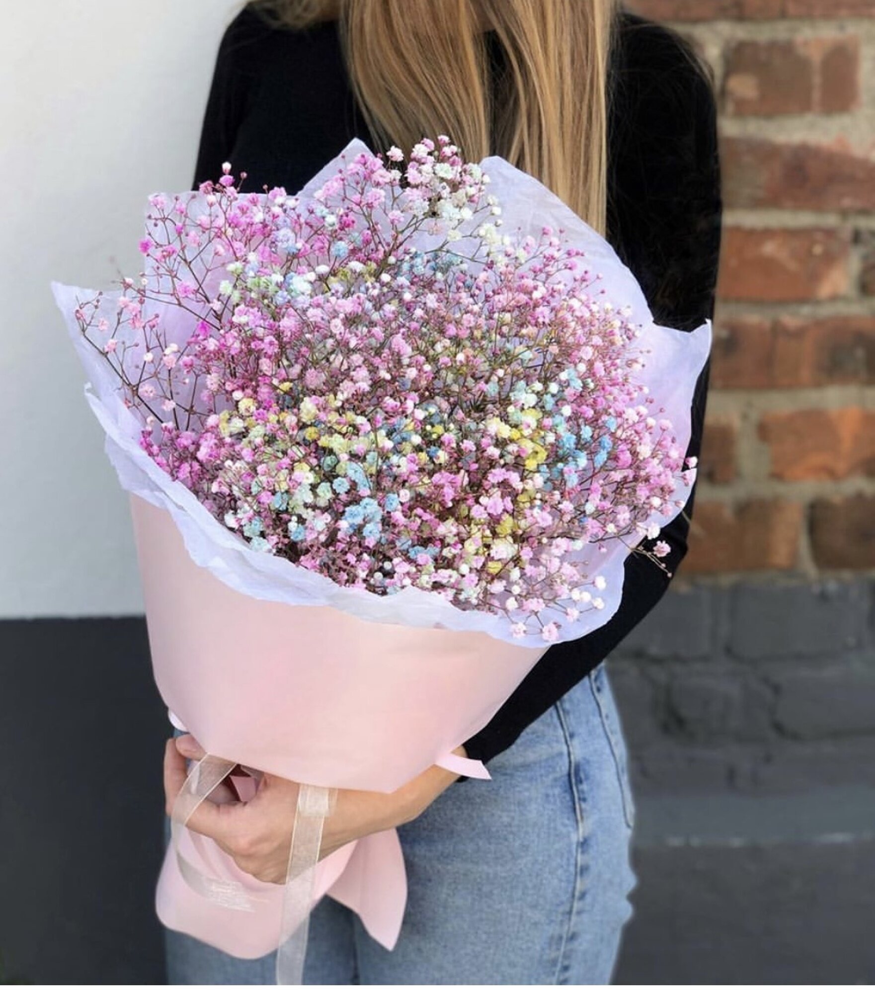 Монобукет Гипсофилы "Скарлет", на стеблях, оберточная бумага, 7 цветов