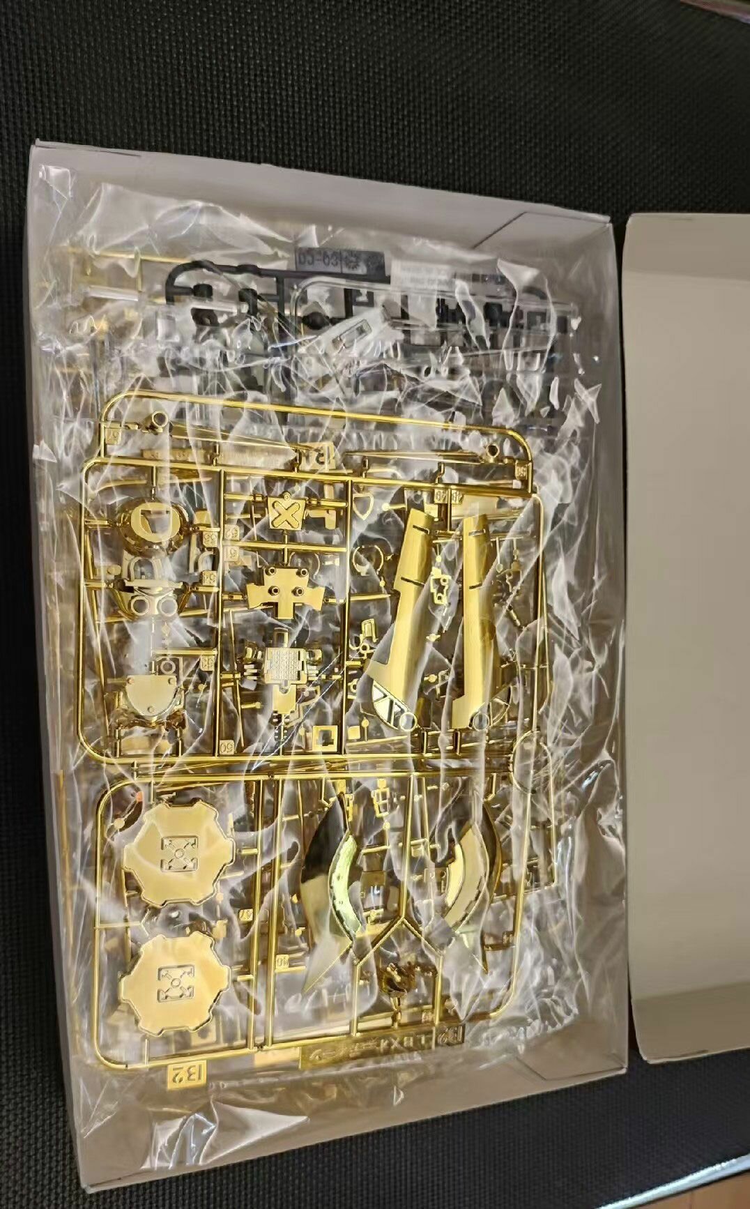 BANDAI LBX Odin Xtreme Mode (Electroplated Gold ) Сборная модель