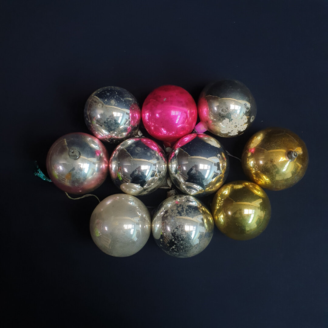 Набор советских елочных игрушек шаров большого размера 10 шт, стекло, возможны скол трубочки.