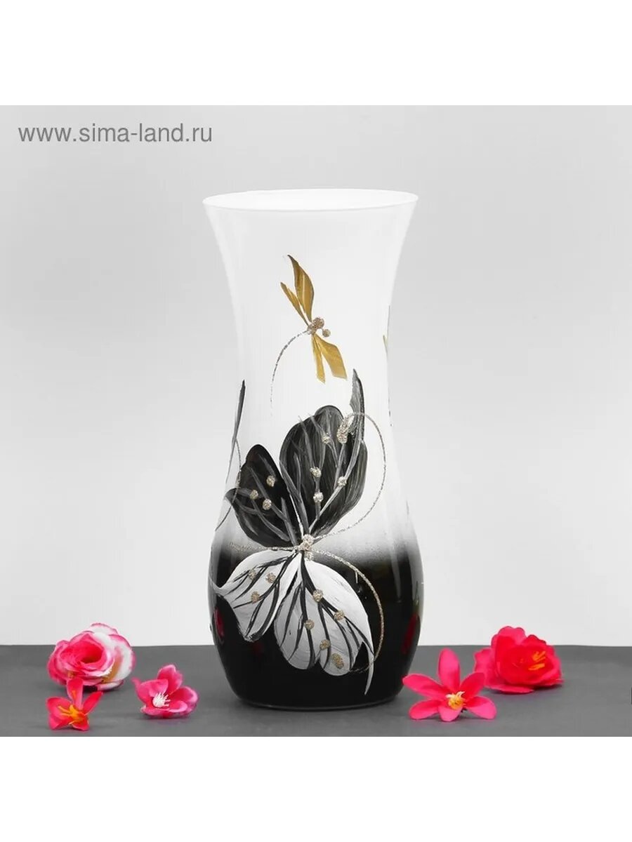 Стильная стеклянная ваза с бабочками для цветов