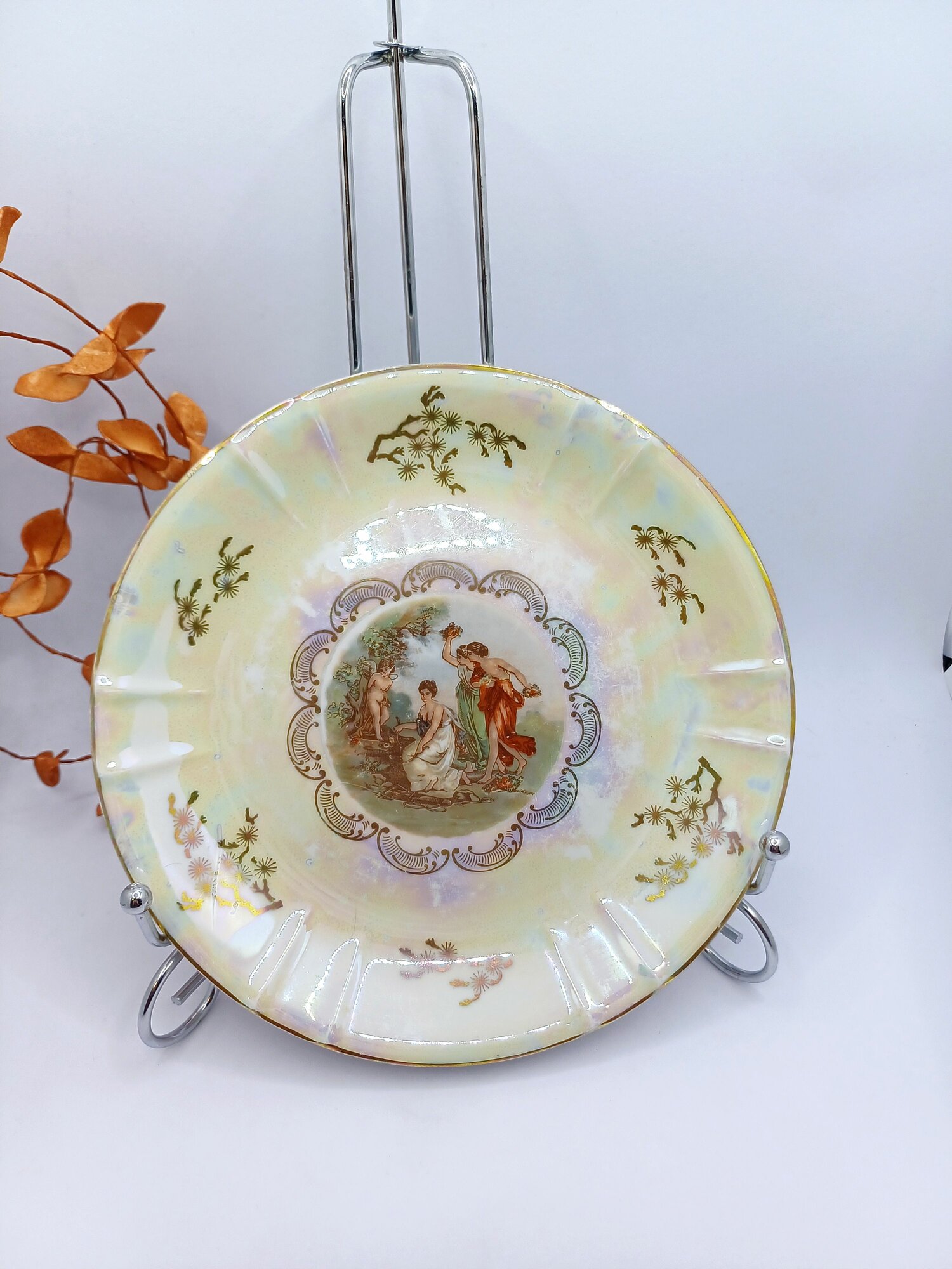Тарелка плоская Мадонна винтажная, Фарфор, люстр, перламутр, золочение, мануфактура Oscar Schlegelmilch Германия