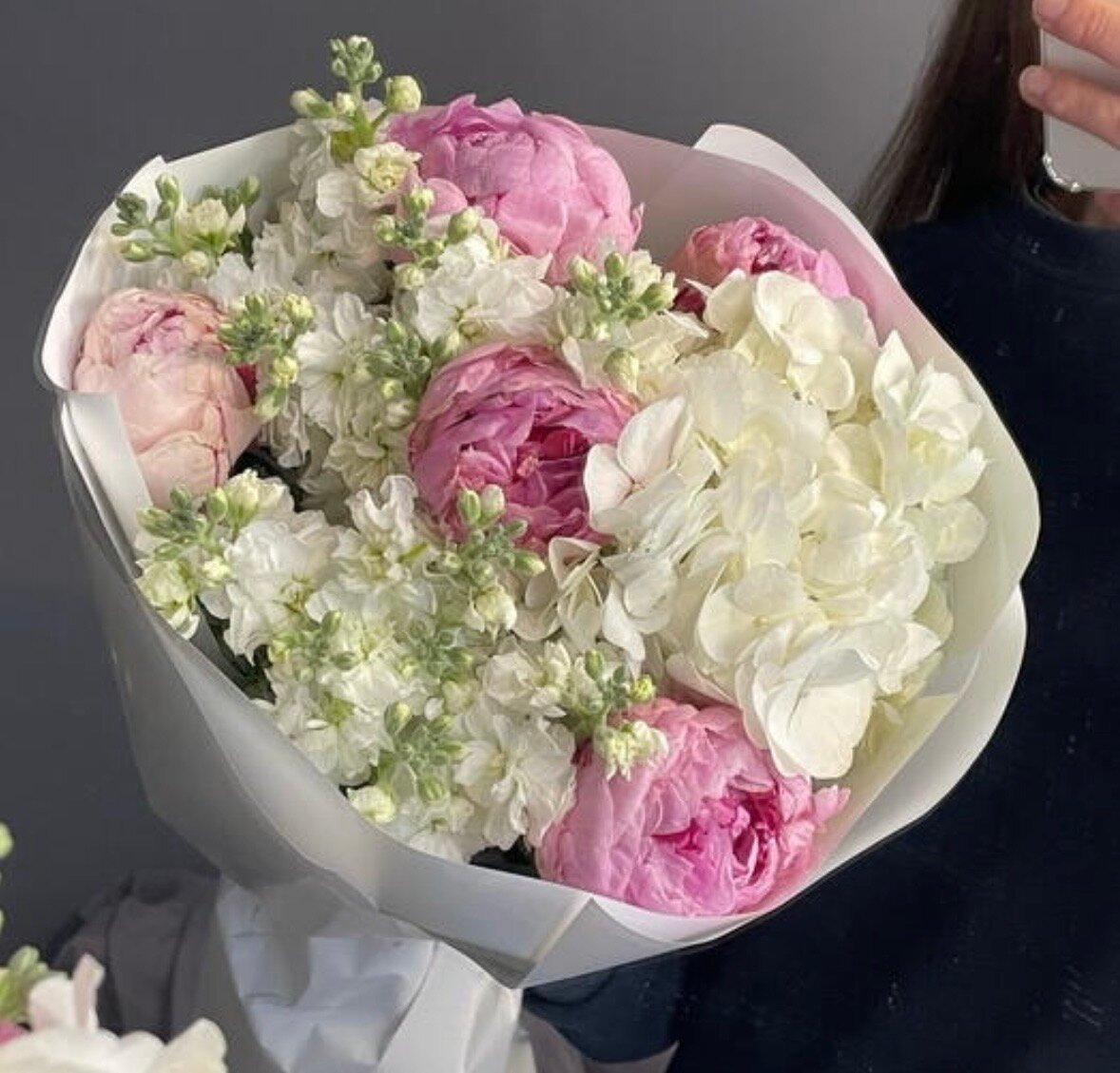 Букет авторский (пионы Сара Бернар, ароматная белая маттиола, гортензия)