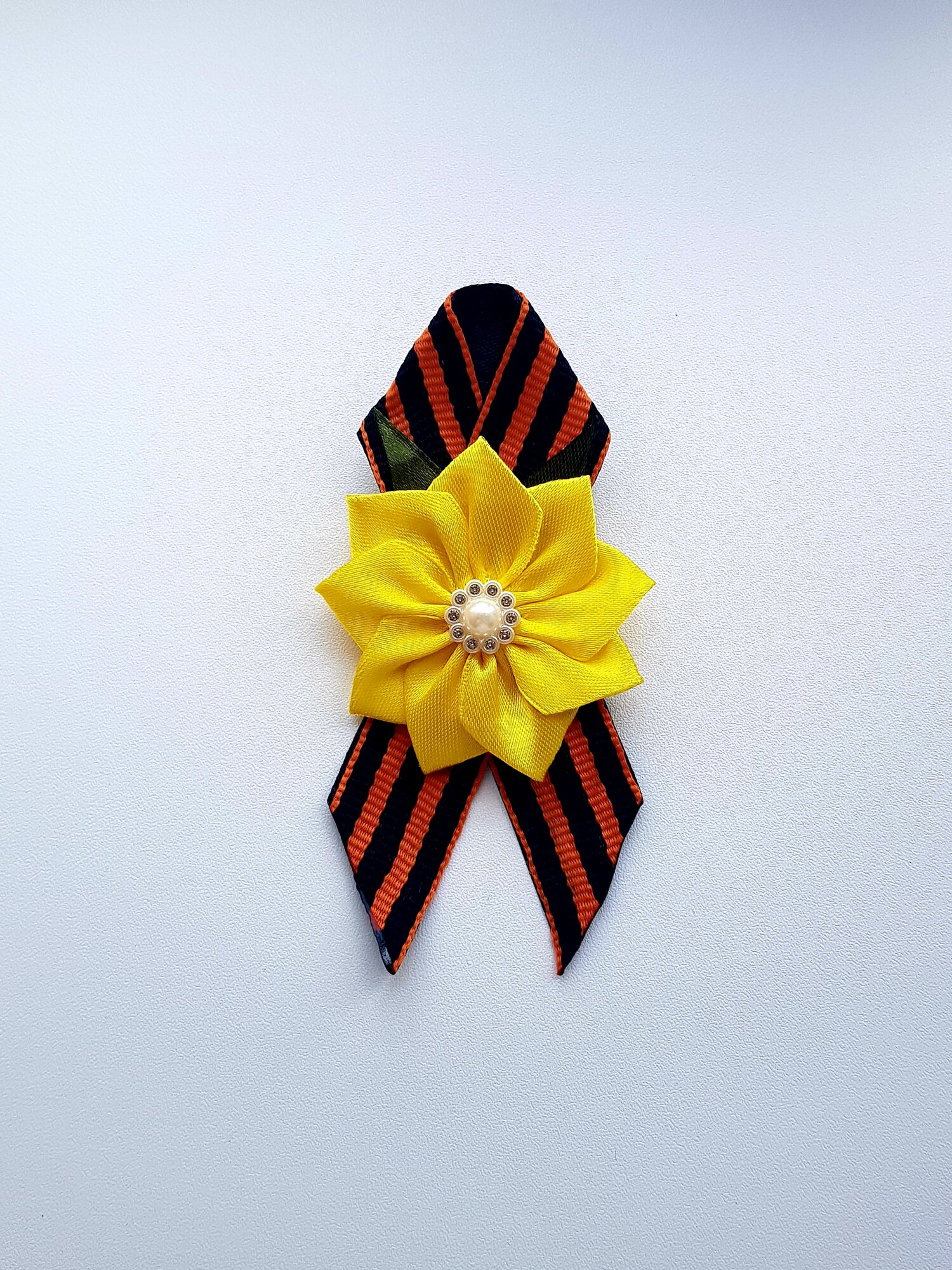 Брошь, стразы, металл, жемчуг имитация