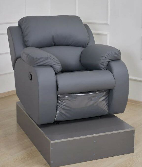 Кресло-реклайнер LiyonMebel, механическое, с подлокотниками, обивка искусственная кожа, серый
