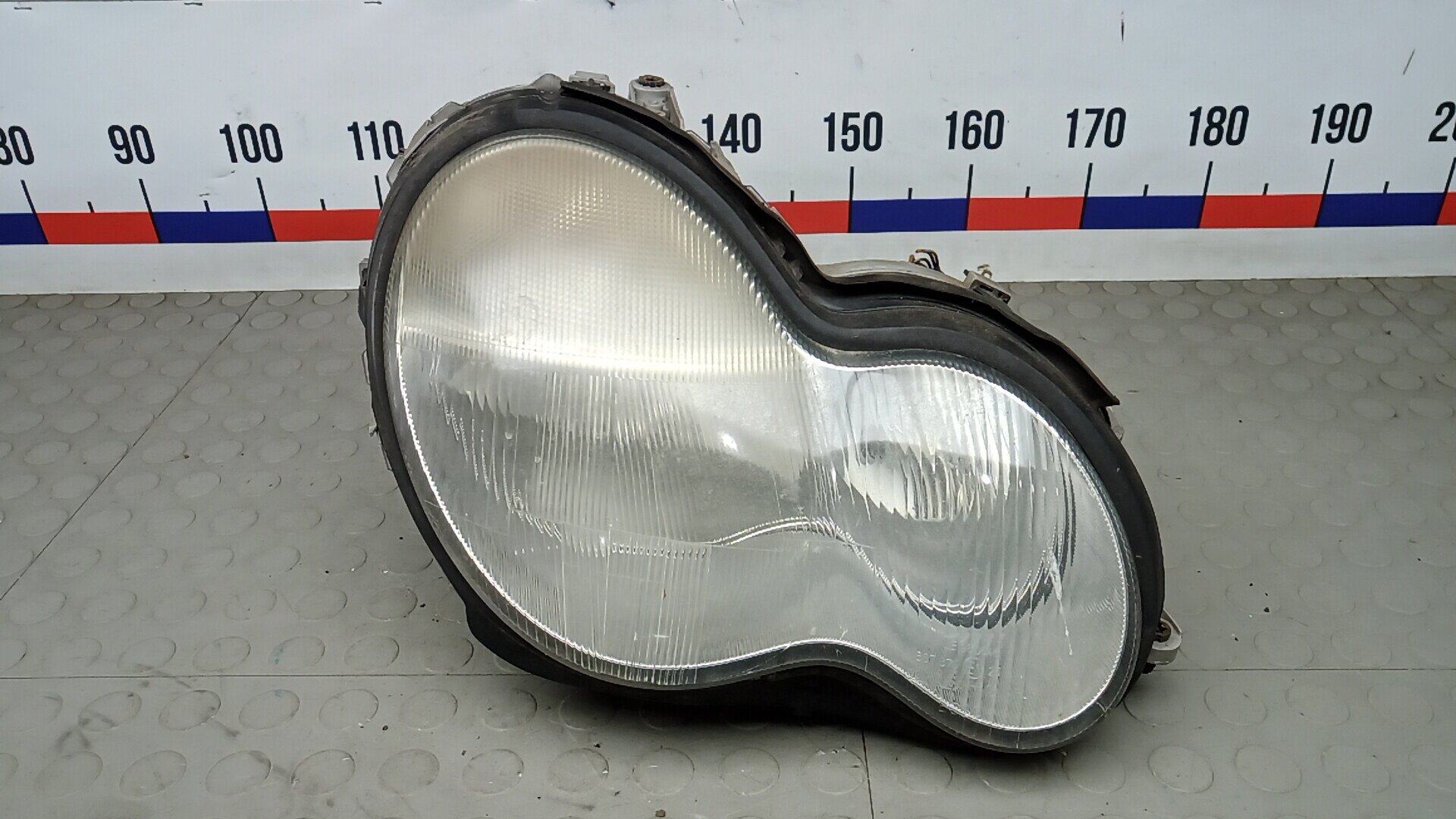 Фара правая MERCEDES BENZ C-CLASS W203