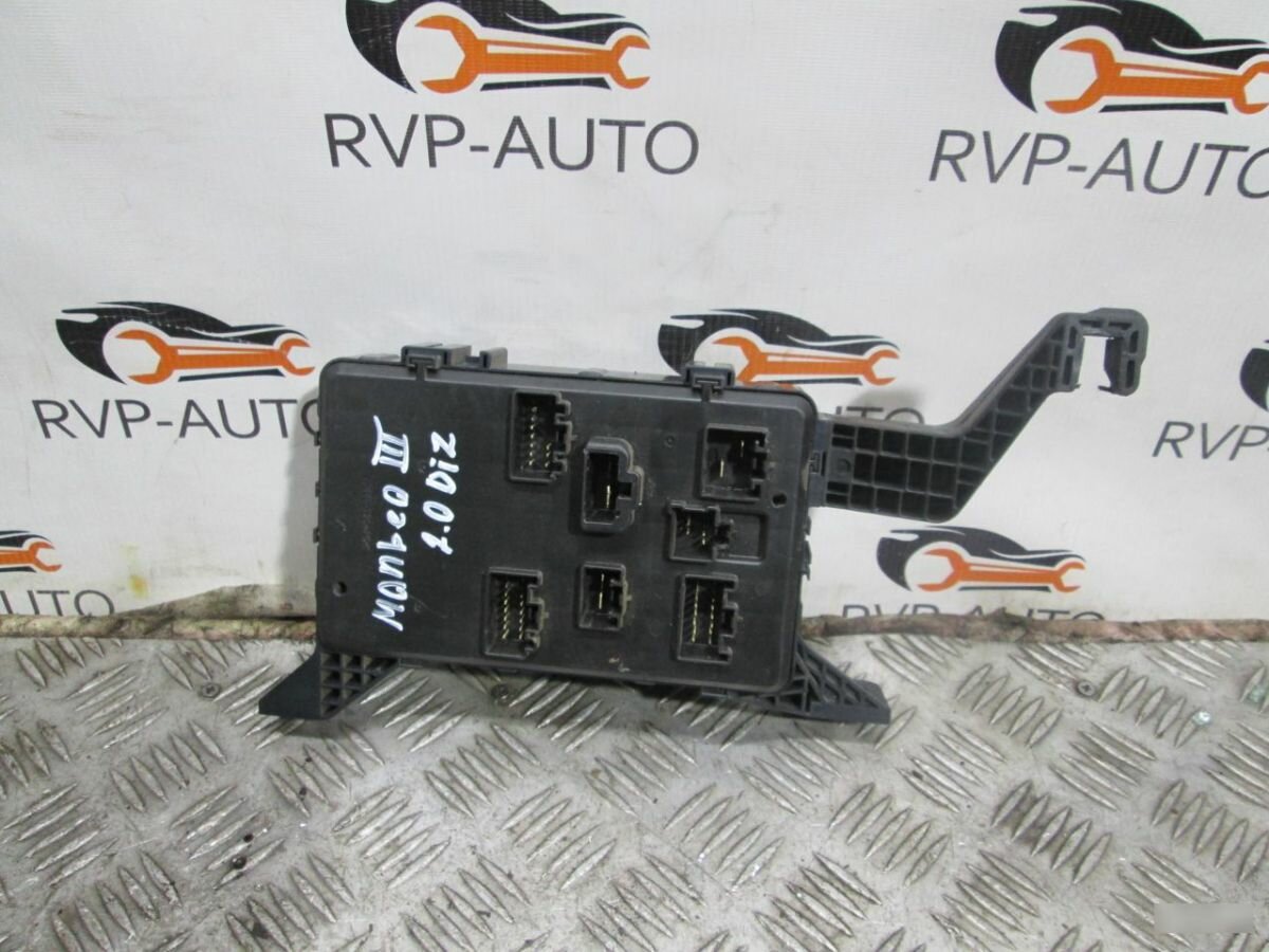 Блок предохранителей салона Ford Mondeo 3 2000-07 1S7T14A073AE