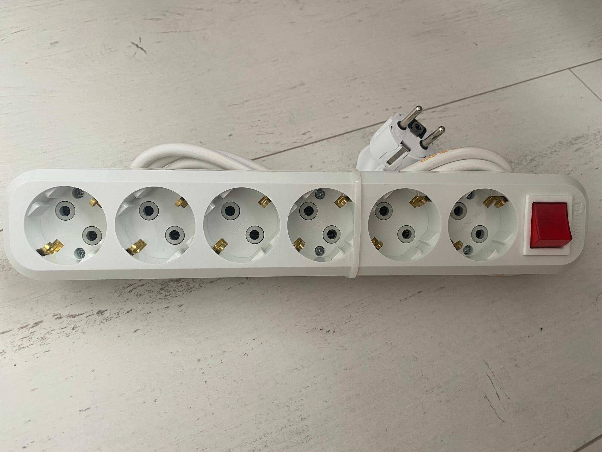 Удлинитель бытовой 6 розеток с кнопкой, 15.0 метров с заземлением, 16А