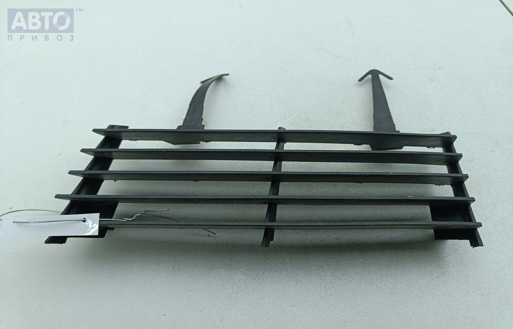 Решетка (заглушка) в бампер Opel Omega B (1994-2003)