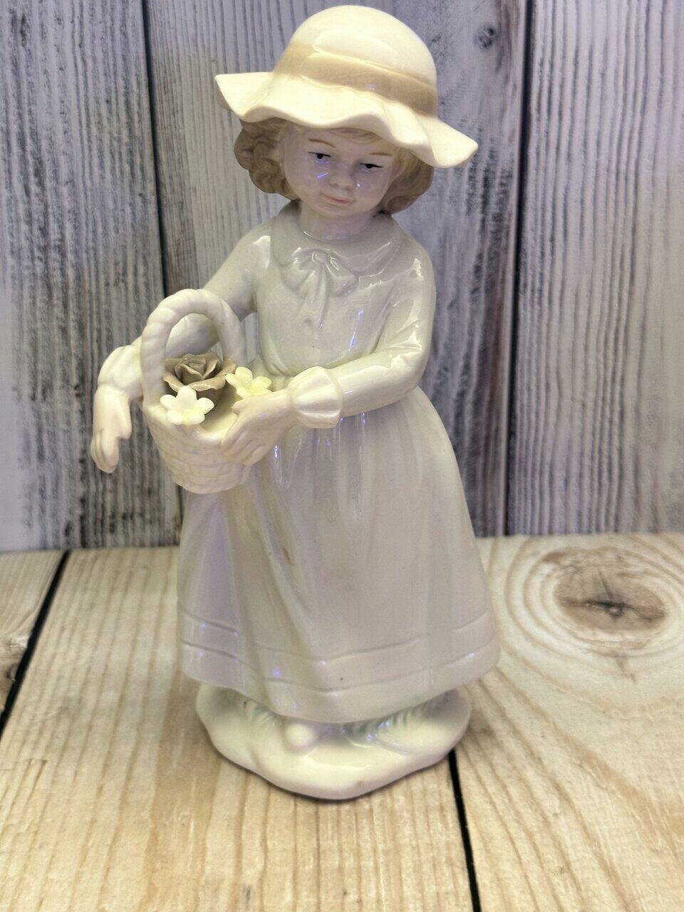 Статуэтка Девочка с Корзиной цветов фарфор schaubach kunst Германия 18см